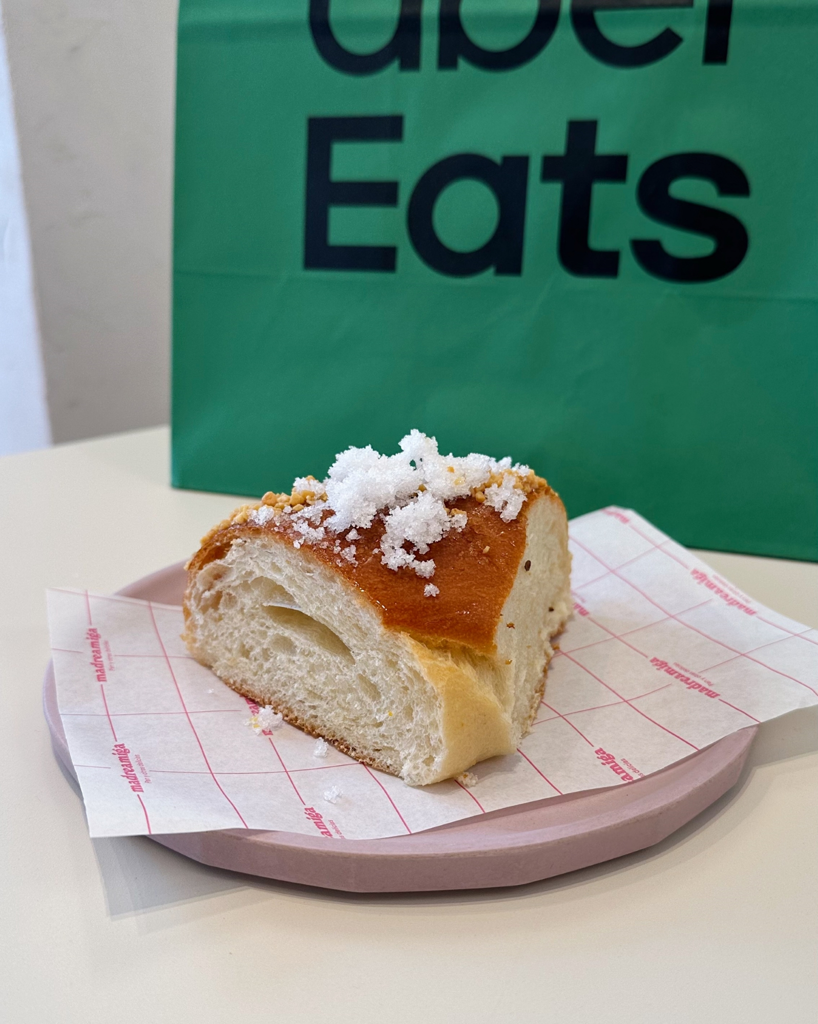 El roscón de Reyes golea al panettone, según un estudio de Uber Eats