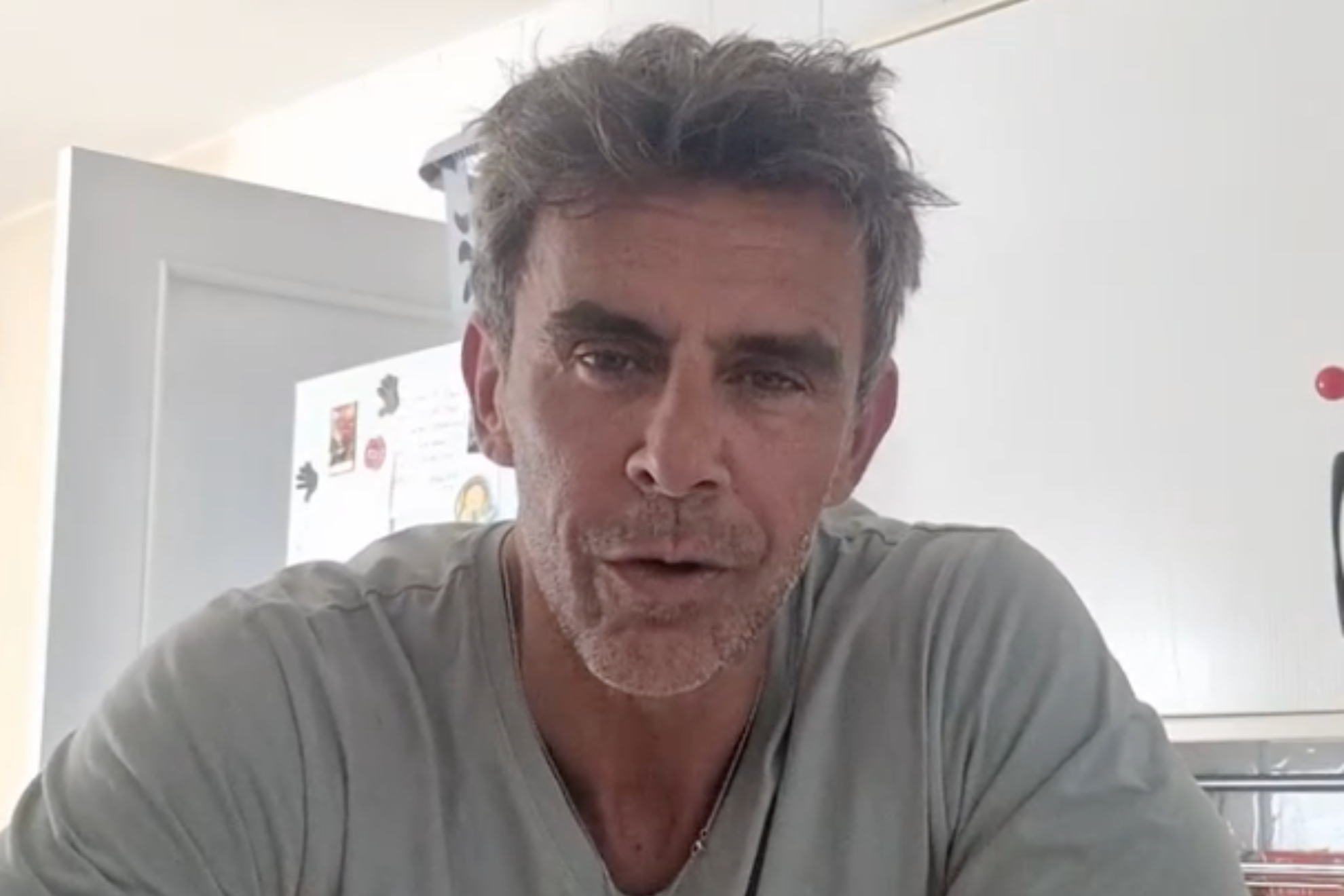 Alonso Caparrós confiesa que fue víctima de acoso sexual