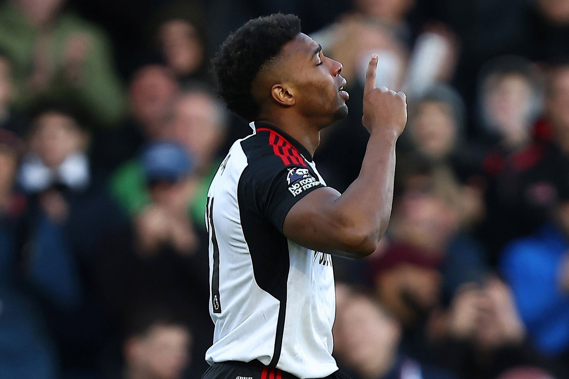 Una asistencia de Adama Traoré reengancha al Fulham a la carrera por Europa