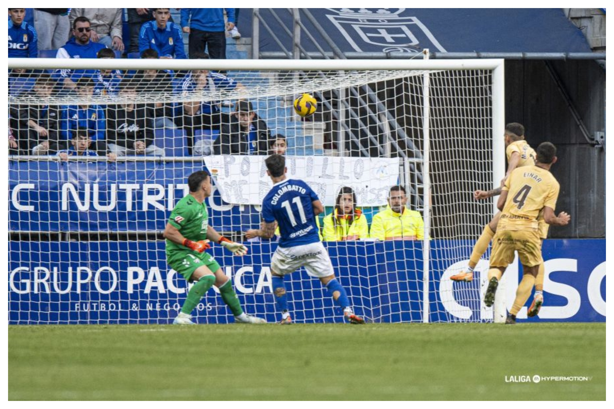 El vestuario del Málaga apoya a Manu Molina y se aísla de la venta