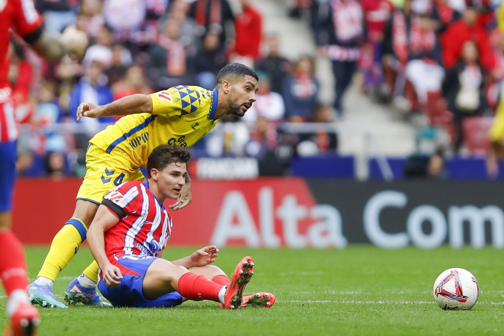 Álex Suárez, capitán en las buenas y en las malas