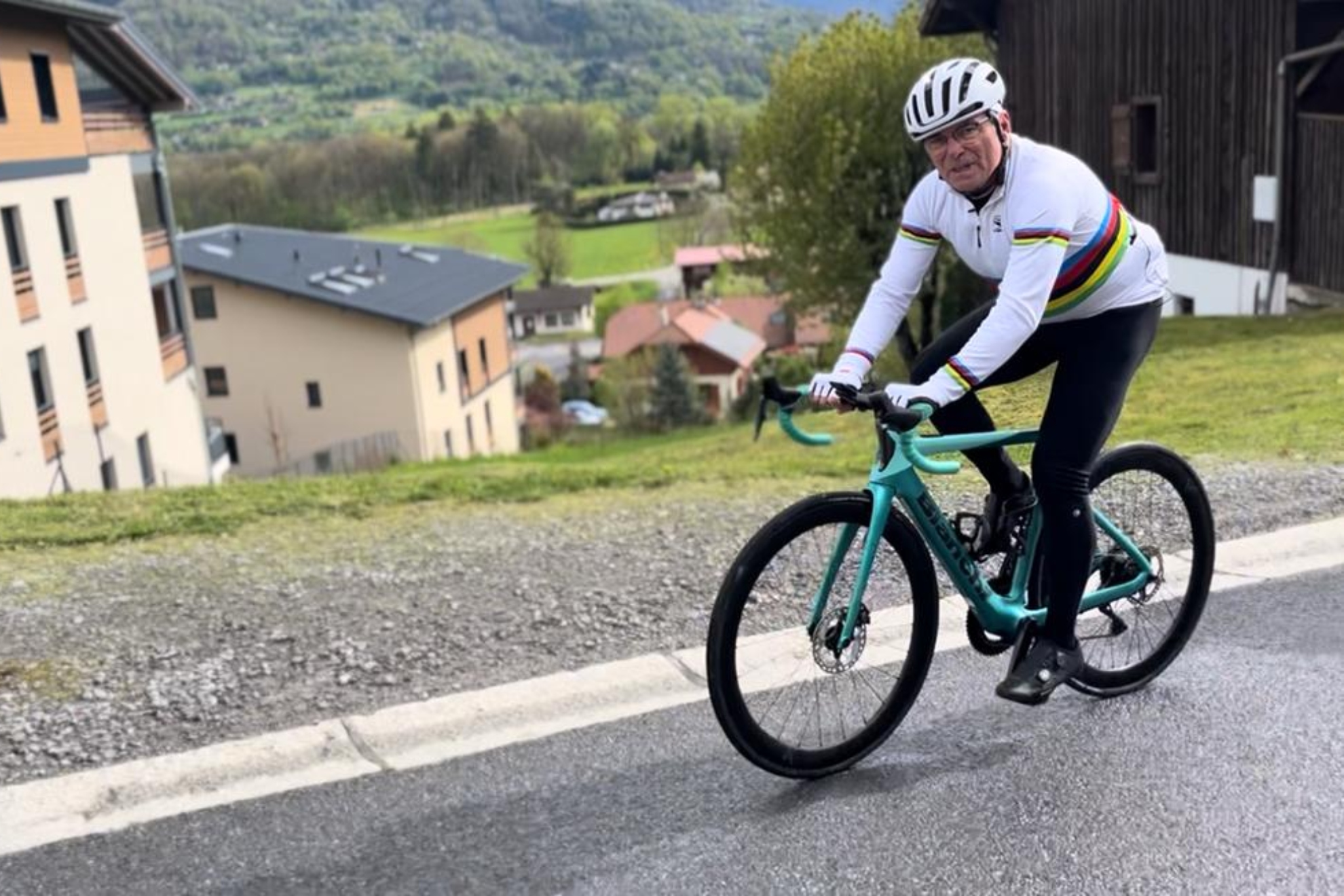 Hinault: “Pogacar es el único que se acerca a Merckx y a mí, pero aún ...