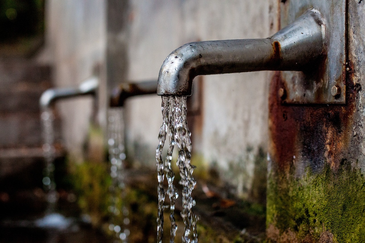 El consejo de un experto para que el agua mineral hidrate de verdad