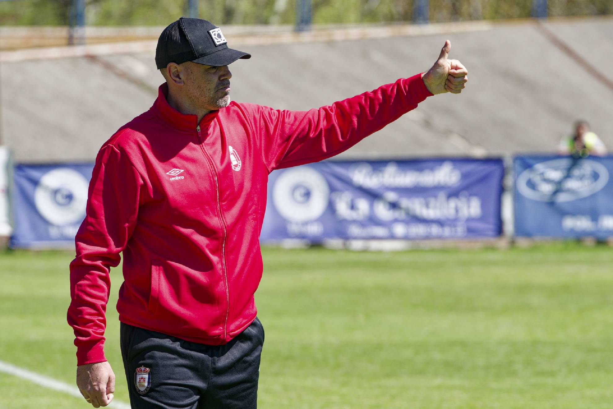 Víctor Valdés se estrena con triunfo y clasificación del Real Ávila ...