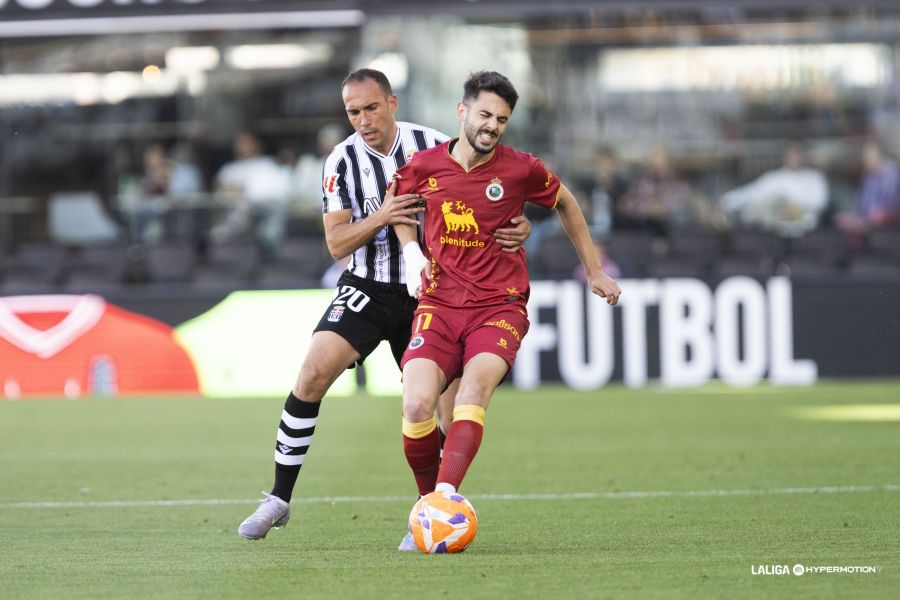 El Efesé se da al fin una alegría a costa de un Racing 'romo' en ataque