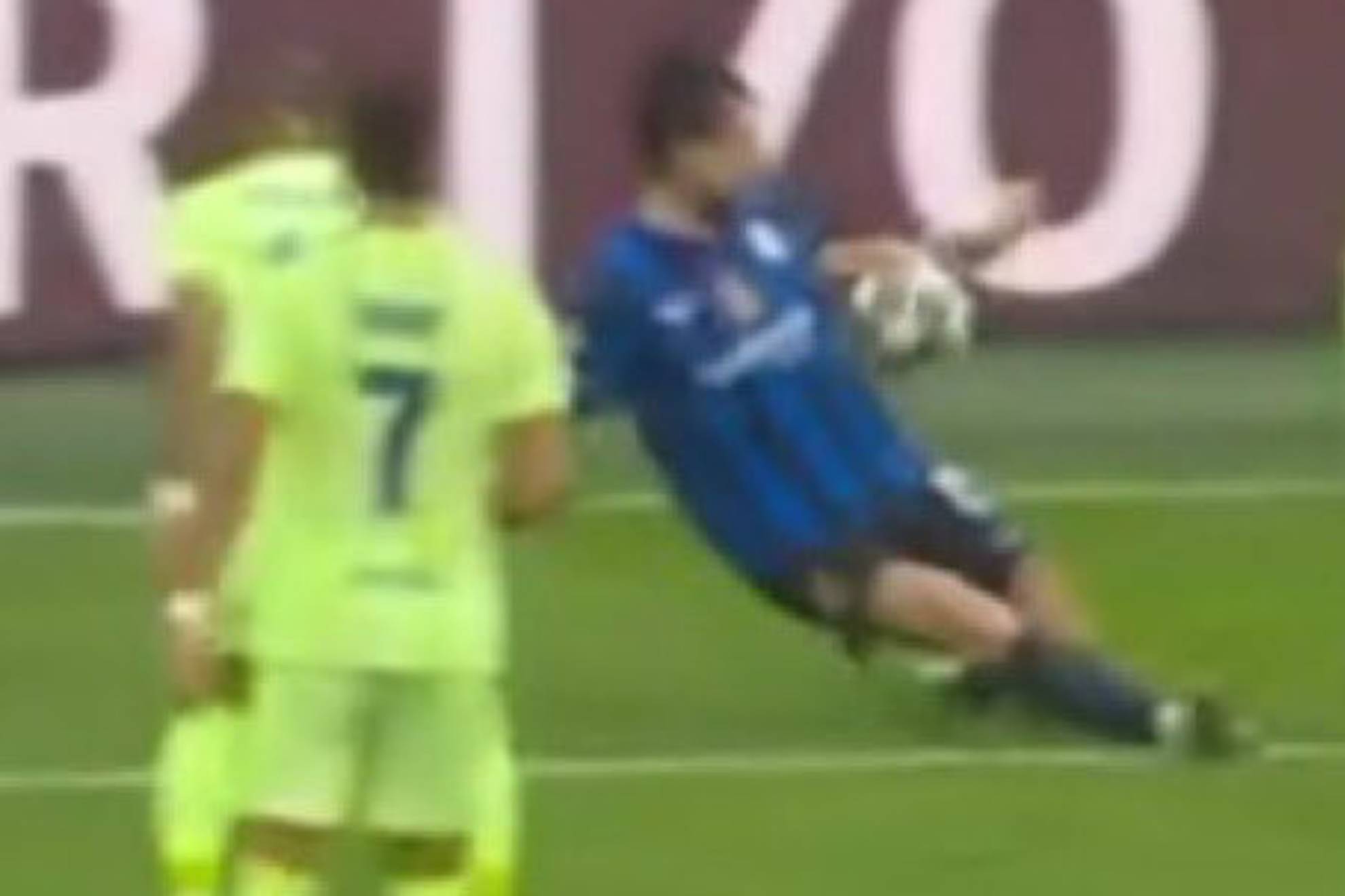 La enigmática valoración de Mateu Lahoz sobre las repeticiones de la ...