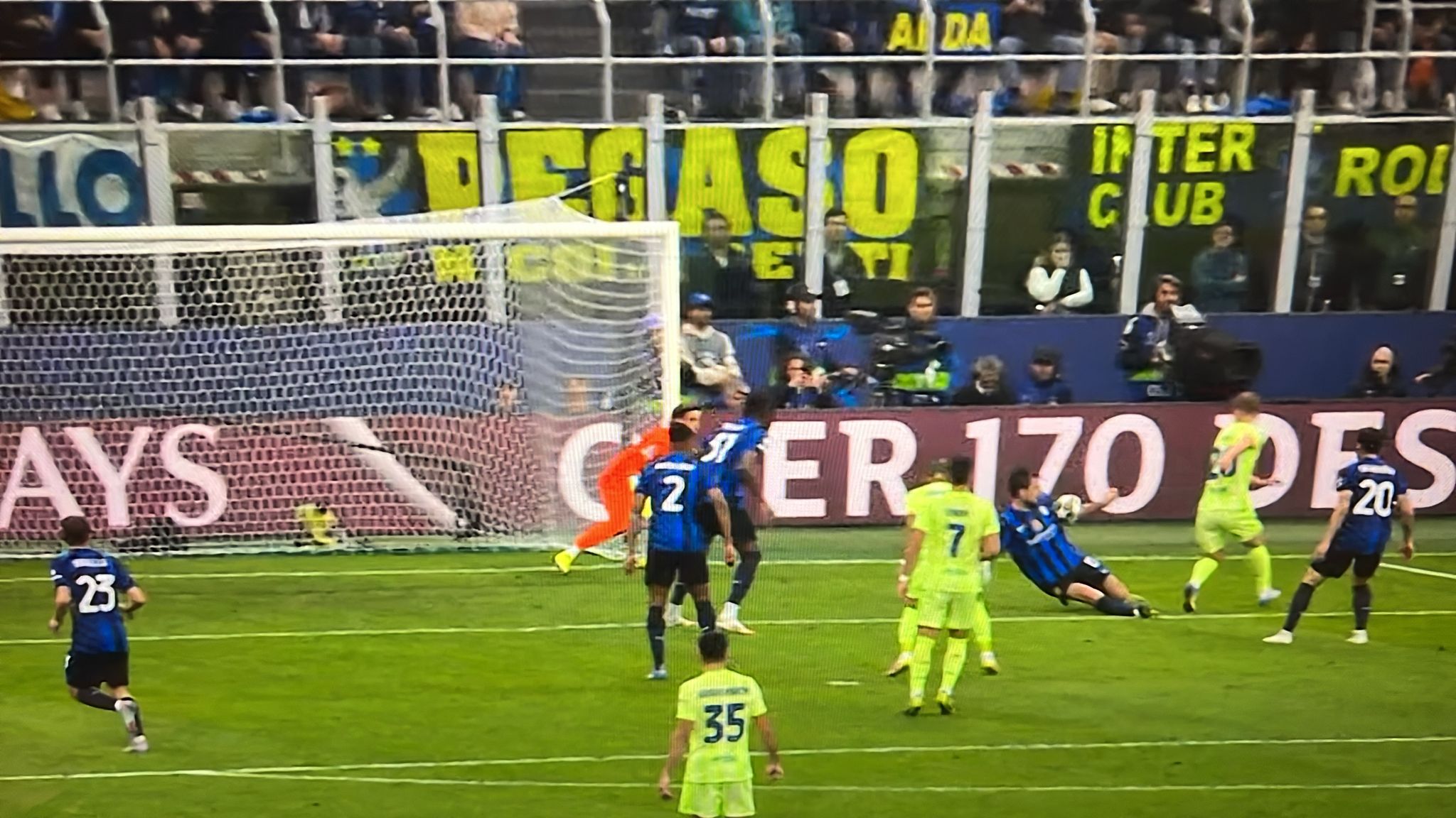 La enigmática valoración de Mateu Lahoz sobre las repeticiones de la ...