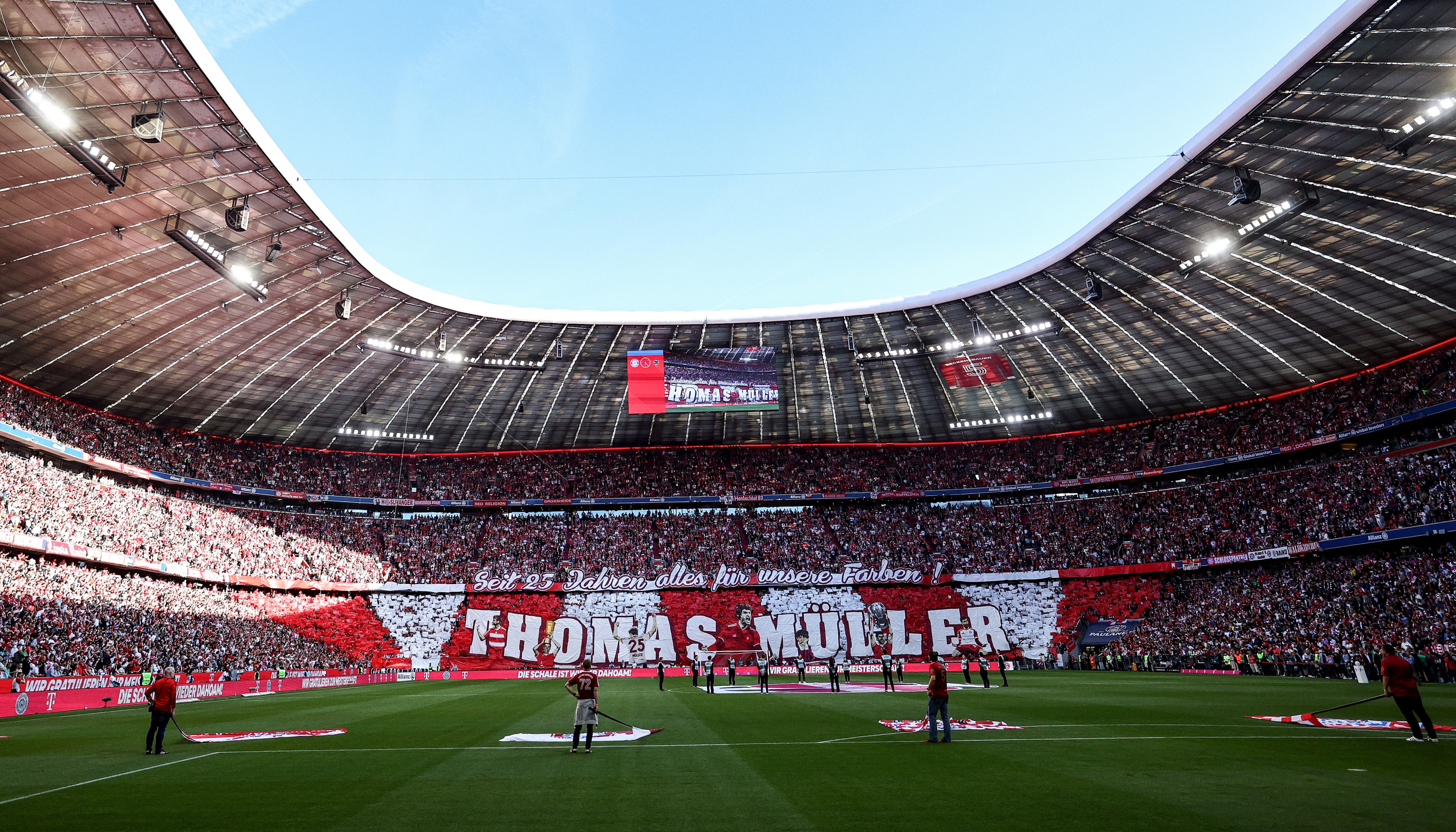 El Bayern le regala una última victoria en el Allianz a Thomas Müller