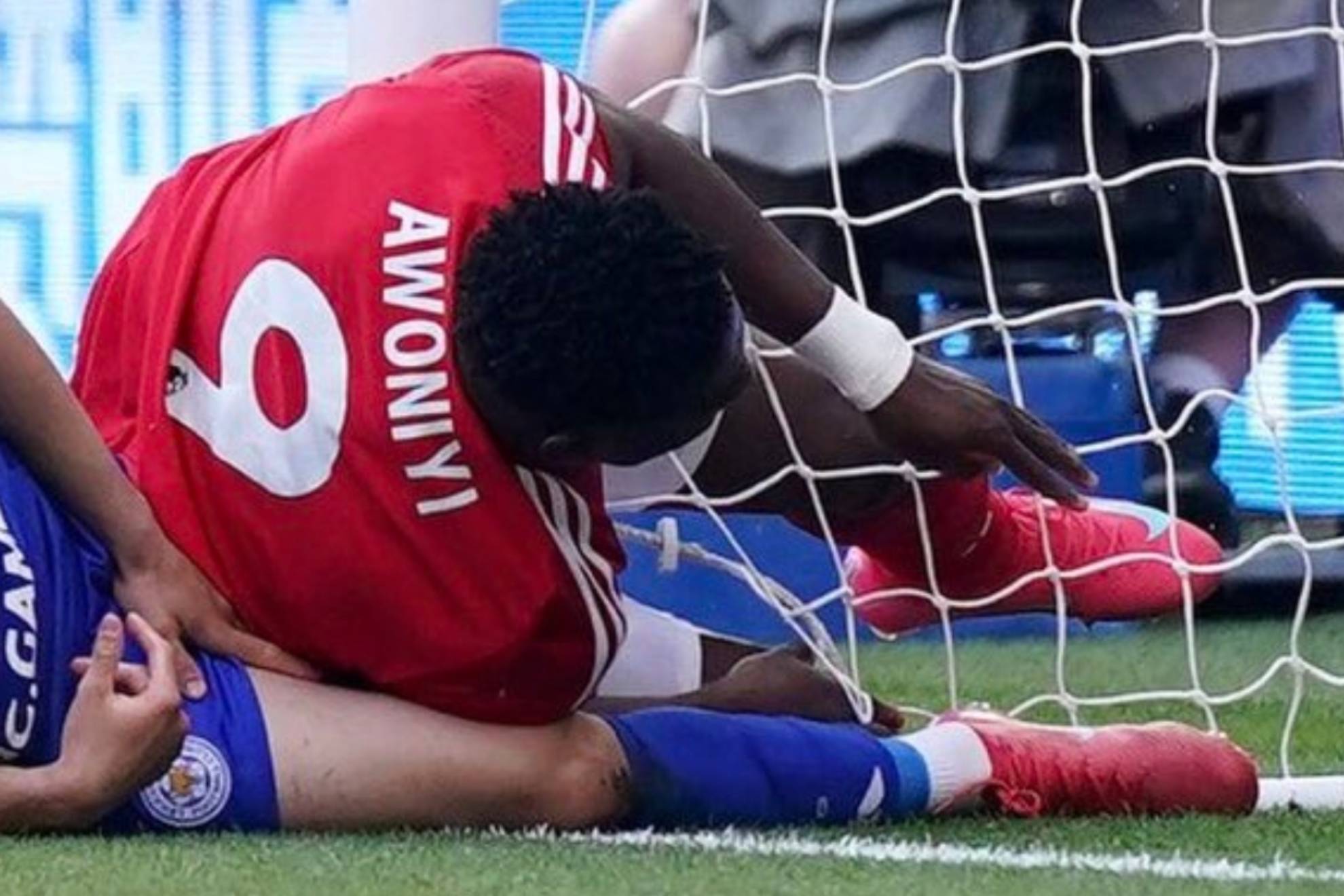 Taiwo Awoniyi está en coma inducido tras su grave lesión abdominal por ...