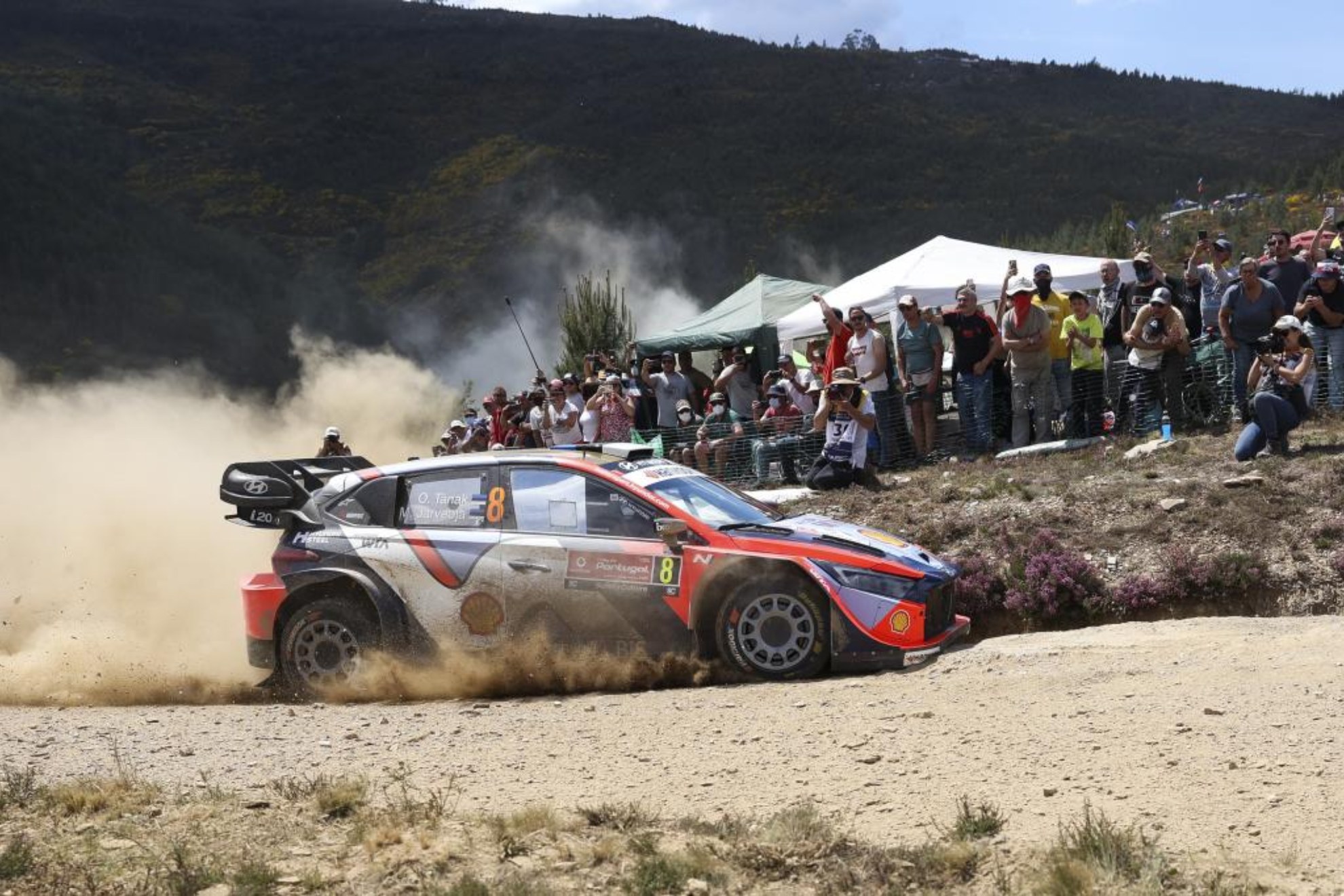 Tanak resiste a todo en el maratoniano inicio del Rally de Portugal
