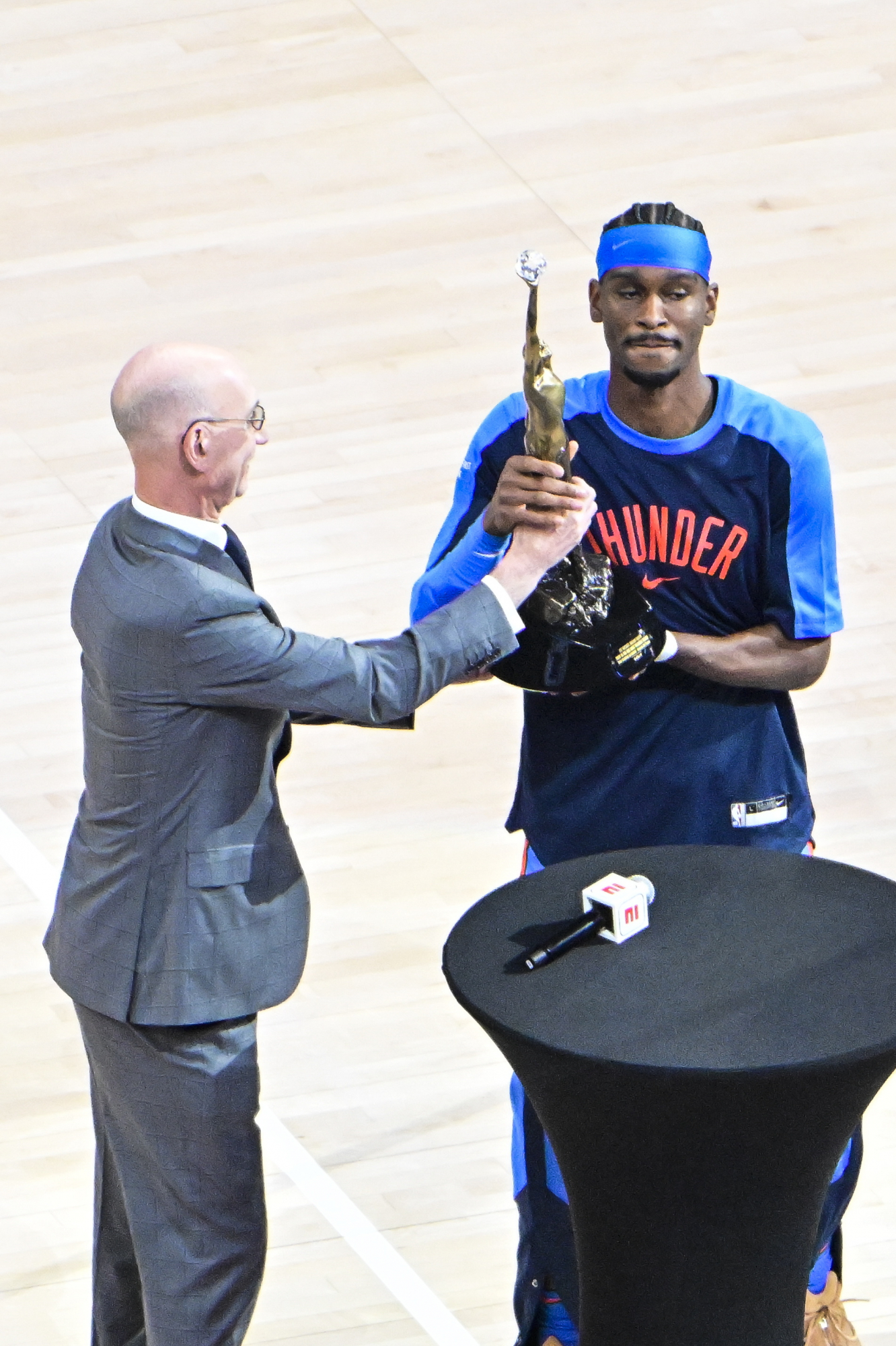 Shai ejerce de MVP y deja a los Wolves contra la pared con su 'efecto ...