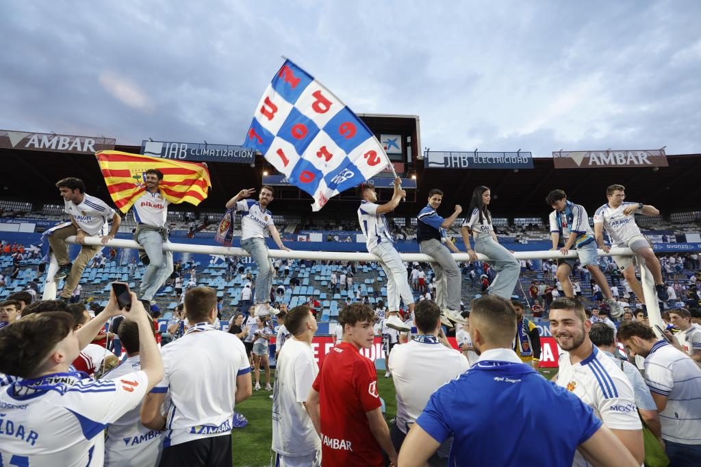 La Romareda se despide con un final feliz y la renovación de Francho