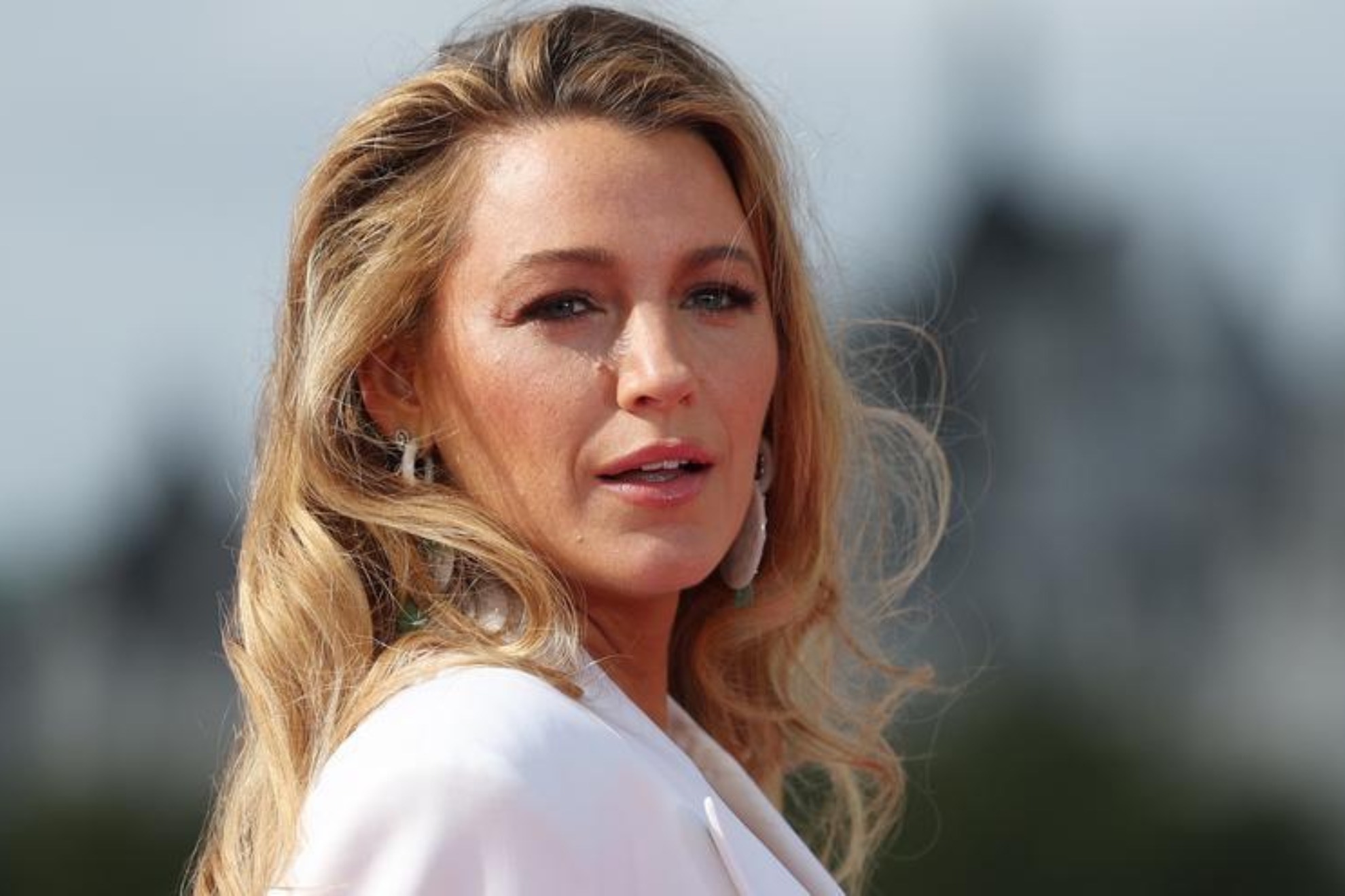 La actriz Blake Lively reclama 161 millones de dólares por una campaña ...