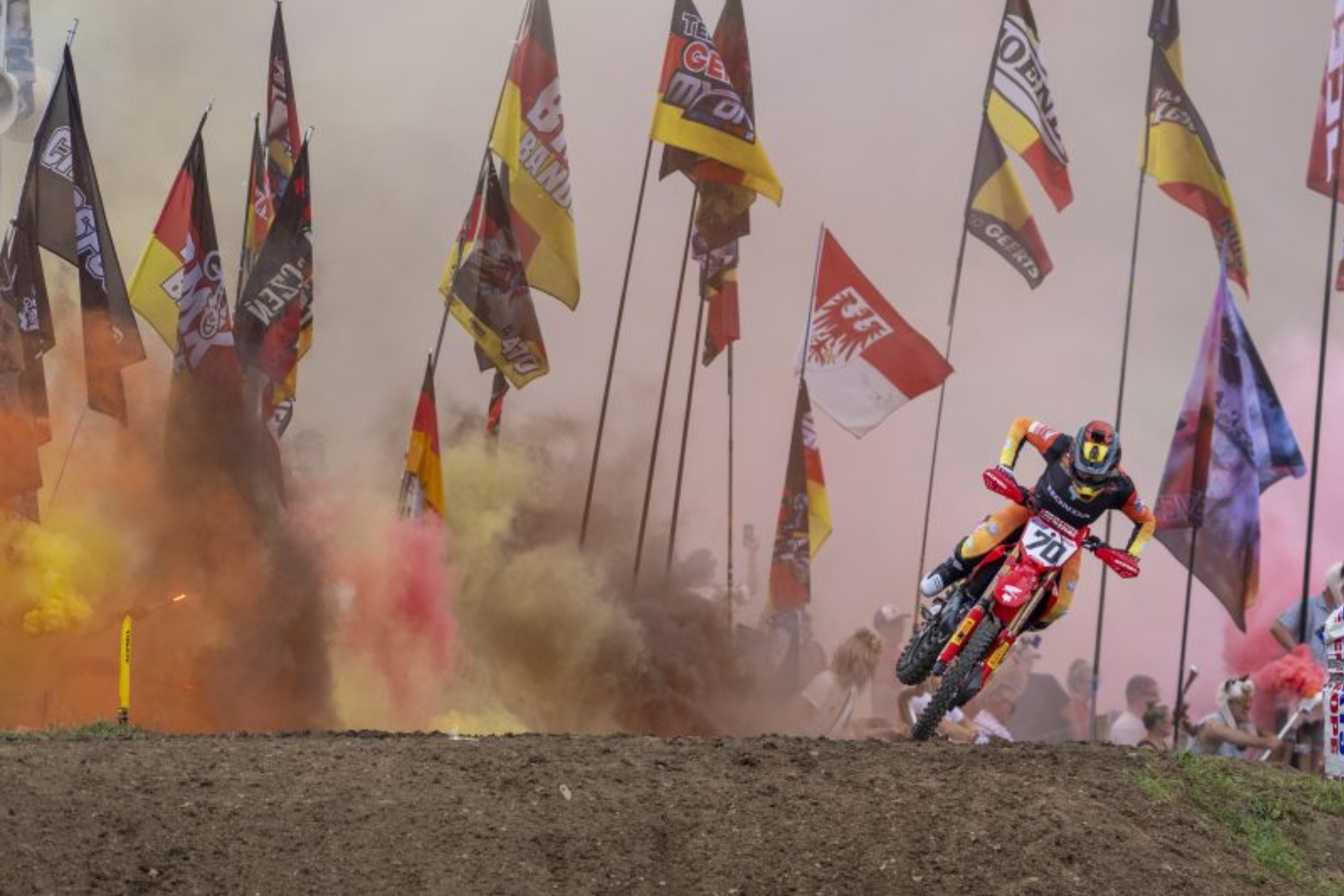 Rubén Fernández se queda a las puertas del podio en la victoria de Herlings