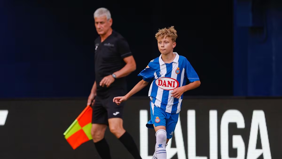 La historia de Denys: De la guerra a brillar con el alevín del Espanyol