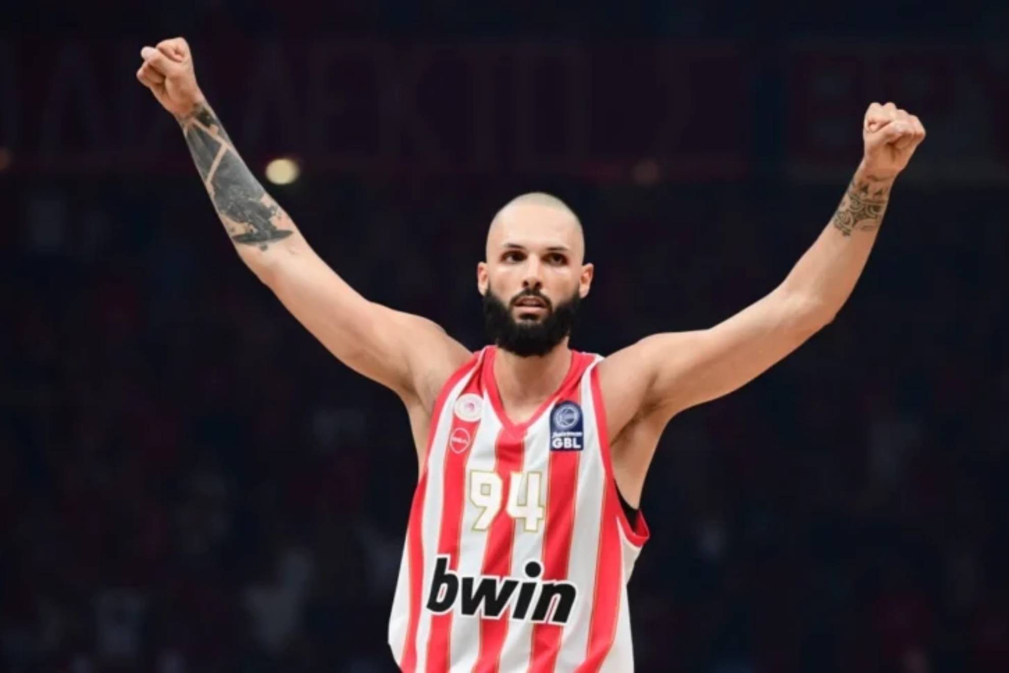El Olympiacos gana la final más polémica de la Liga Griega
