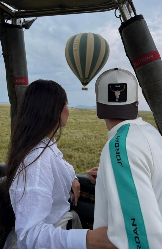 El viaje en globo de Gavi con su novia durante un safari en Tanzania