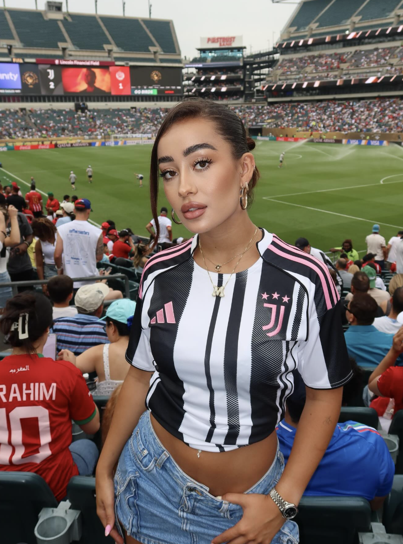 Marina Rivers se deja ver por el Mundial de Clubes con su look más ...