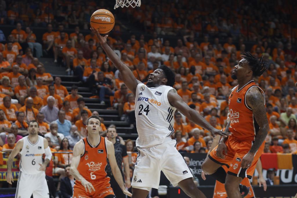 Un Real Madrid grandioso conquista Valencia y se proclama campeón de ...