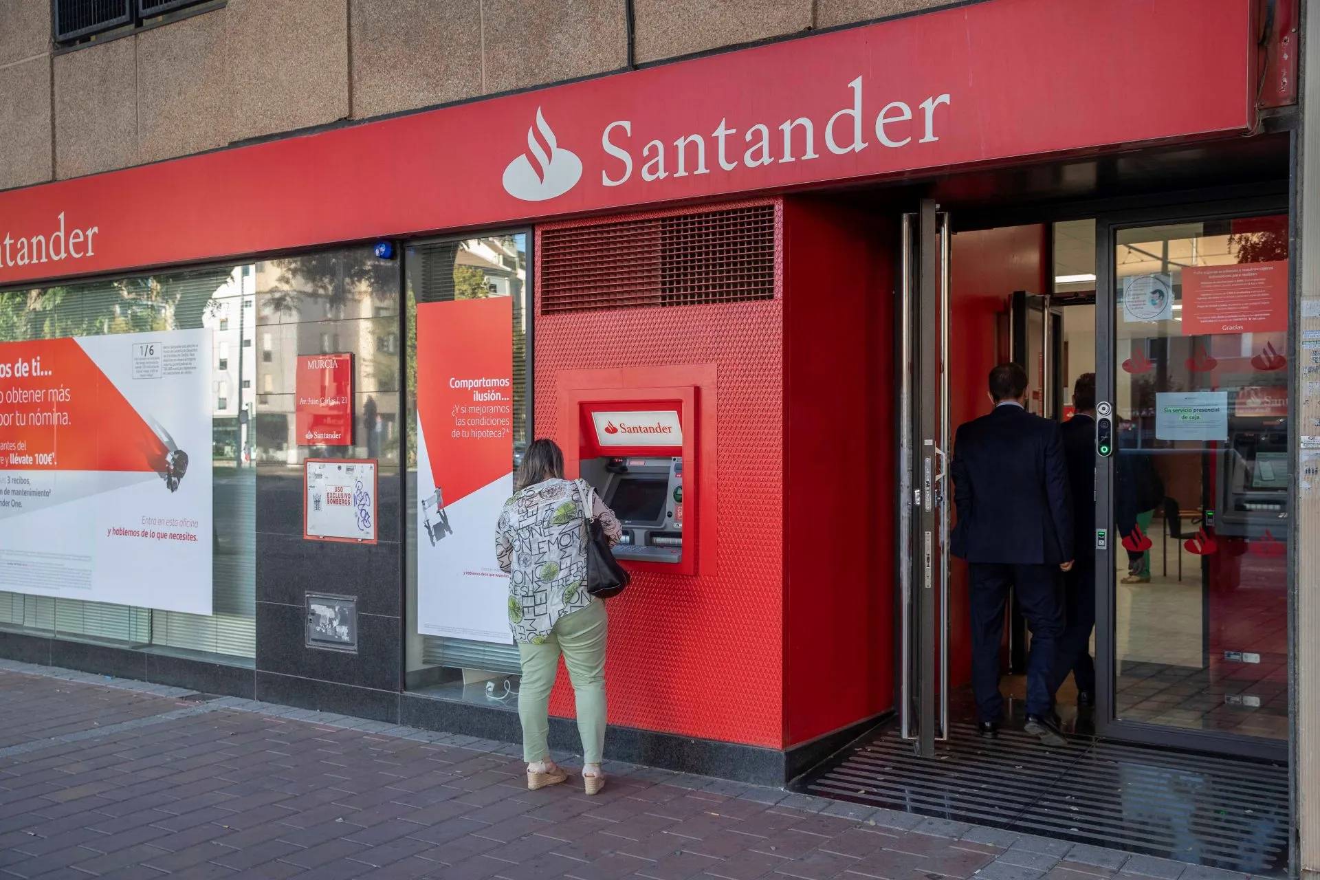 El Banco Santander despide a 480 empleados por incumplir su Código de ...