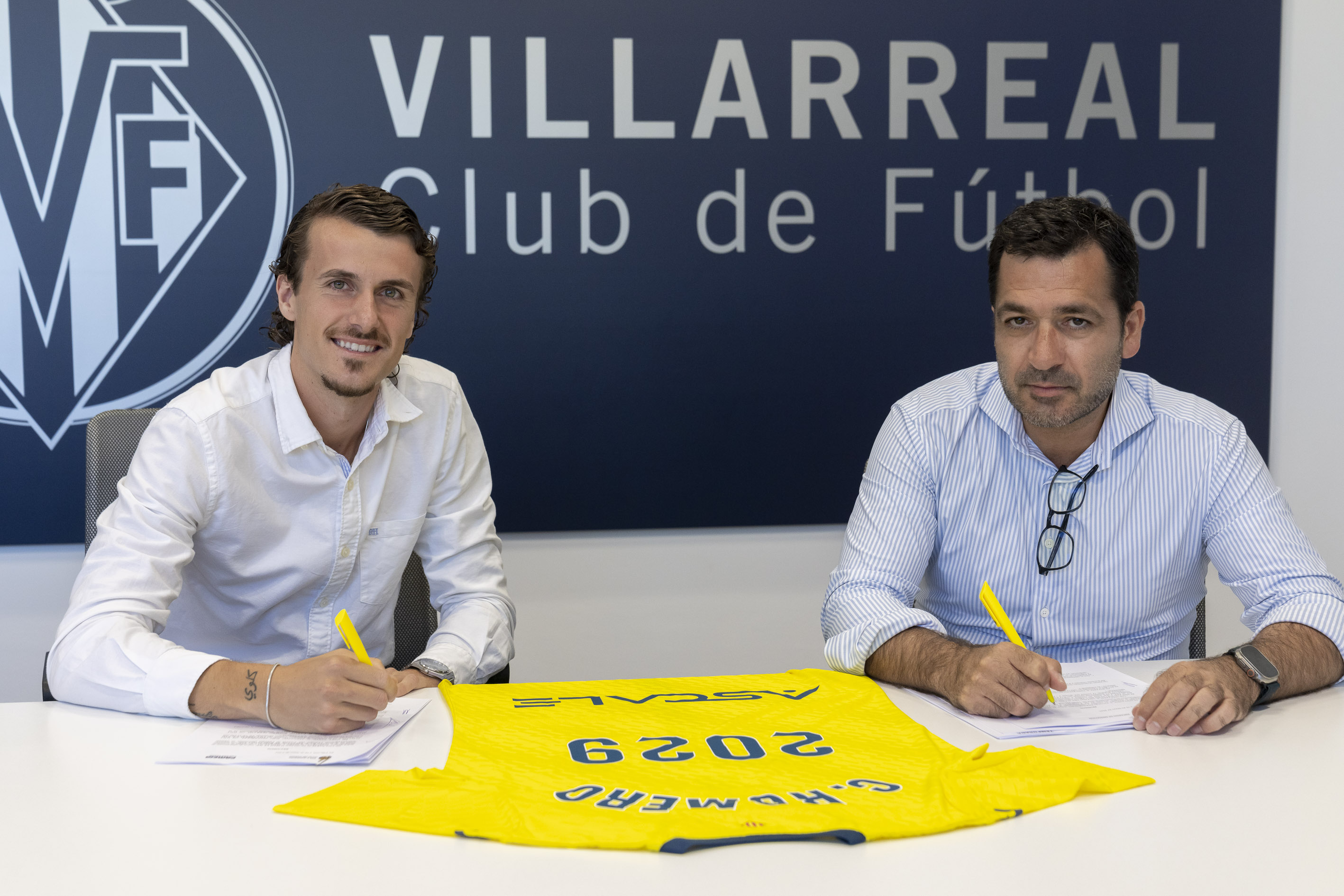 El Villarreal renueva a Carlos Romero y lo vuelve a ceder al Espanyol