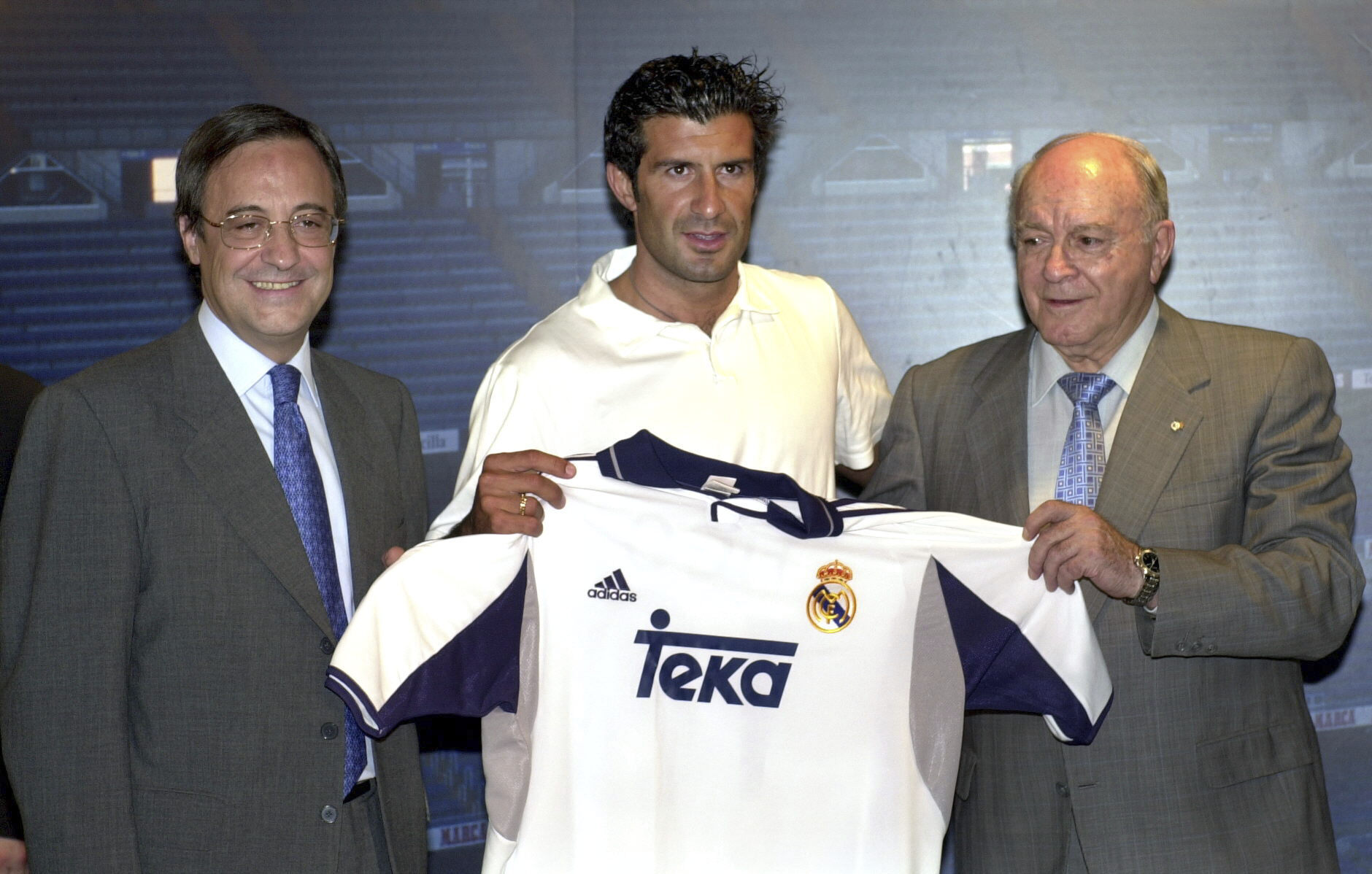 El "enemigo" Figo vuelve al campo del Barça: "Es una humillación, sus ...