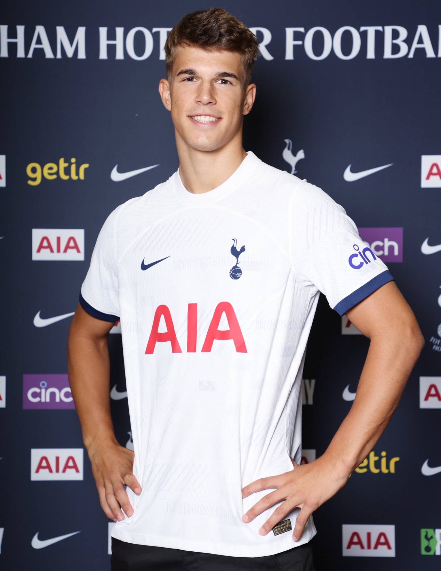 El debut de sus sueños: Gol y asistencia de Luka Vuskovic, el nuevo ...