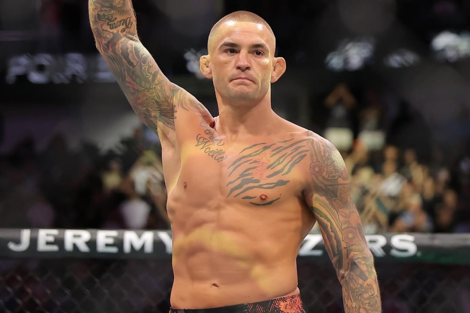 Holloway arruina la despedida de Poirier y retiene el cinturón BMF