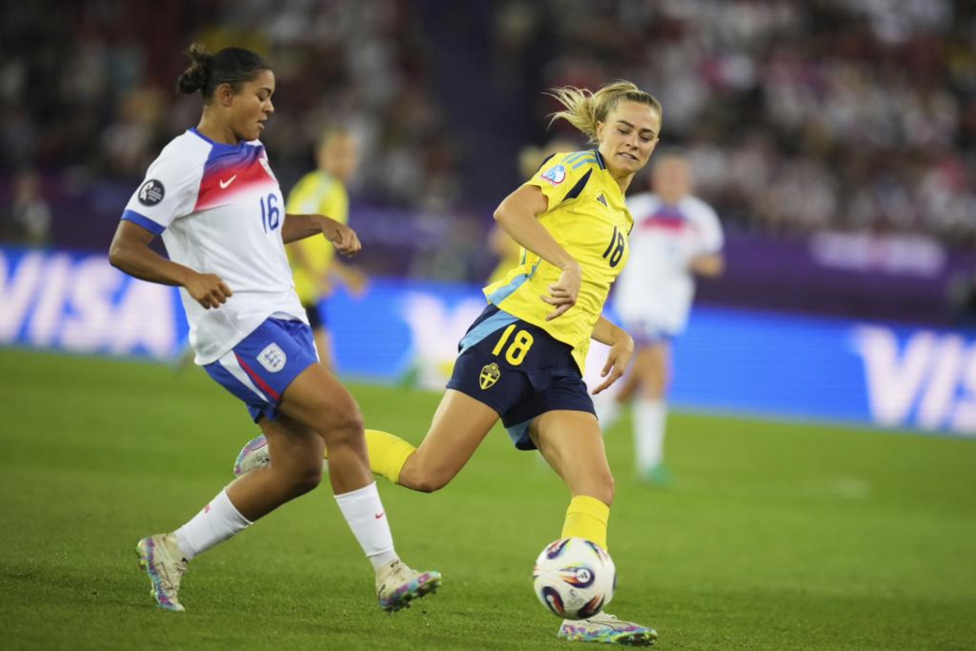 Jess Carter y la selección inglesa denuncian insultos racistas
