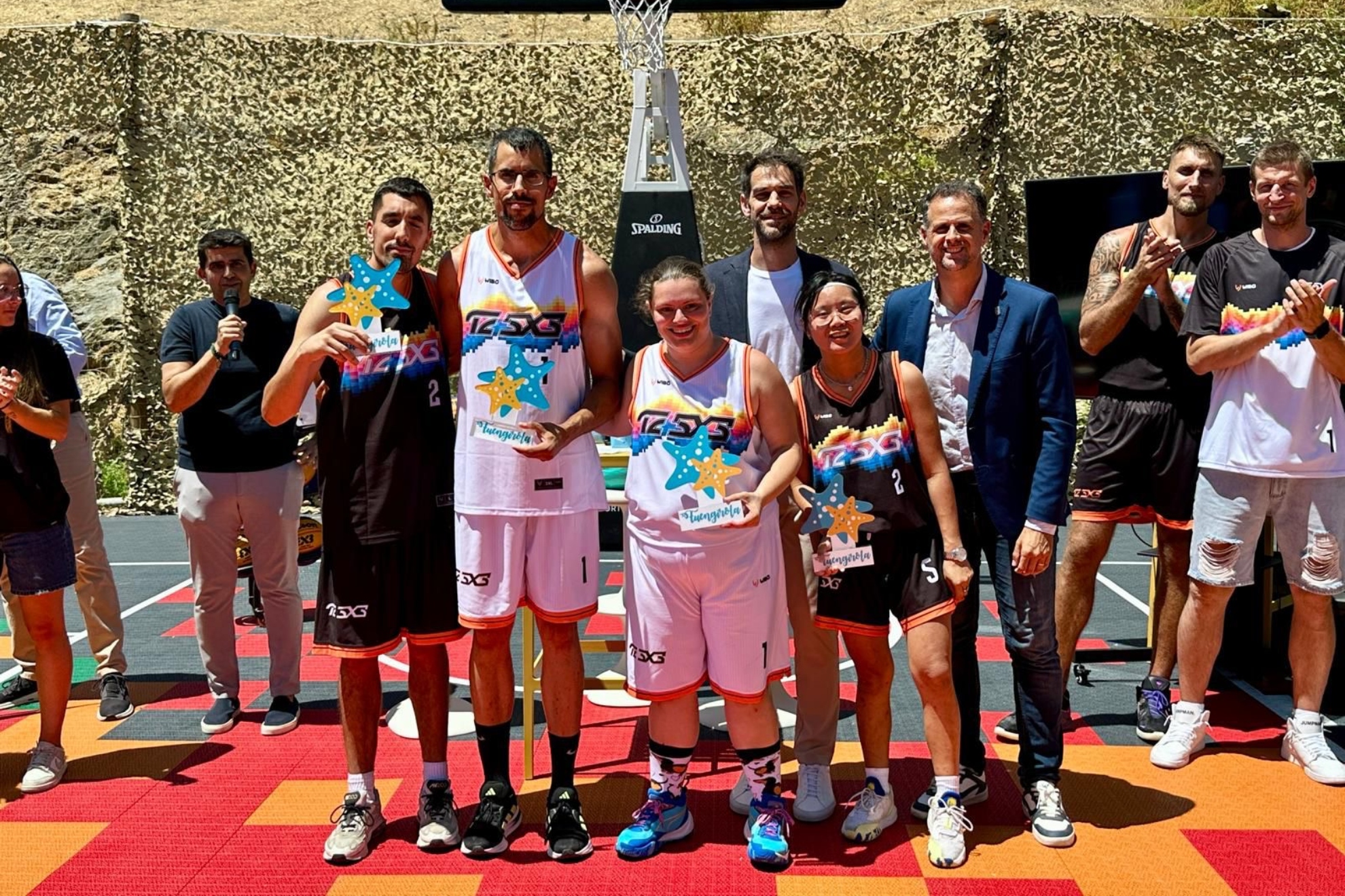 José Manuel Calderón presenta a los miembros de 'The Embassy', su ...