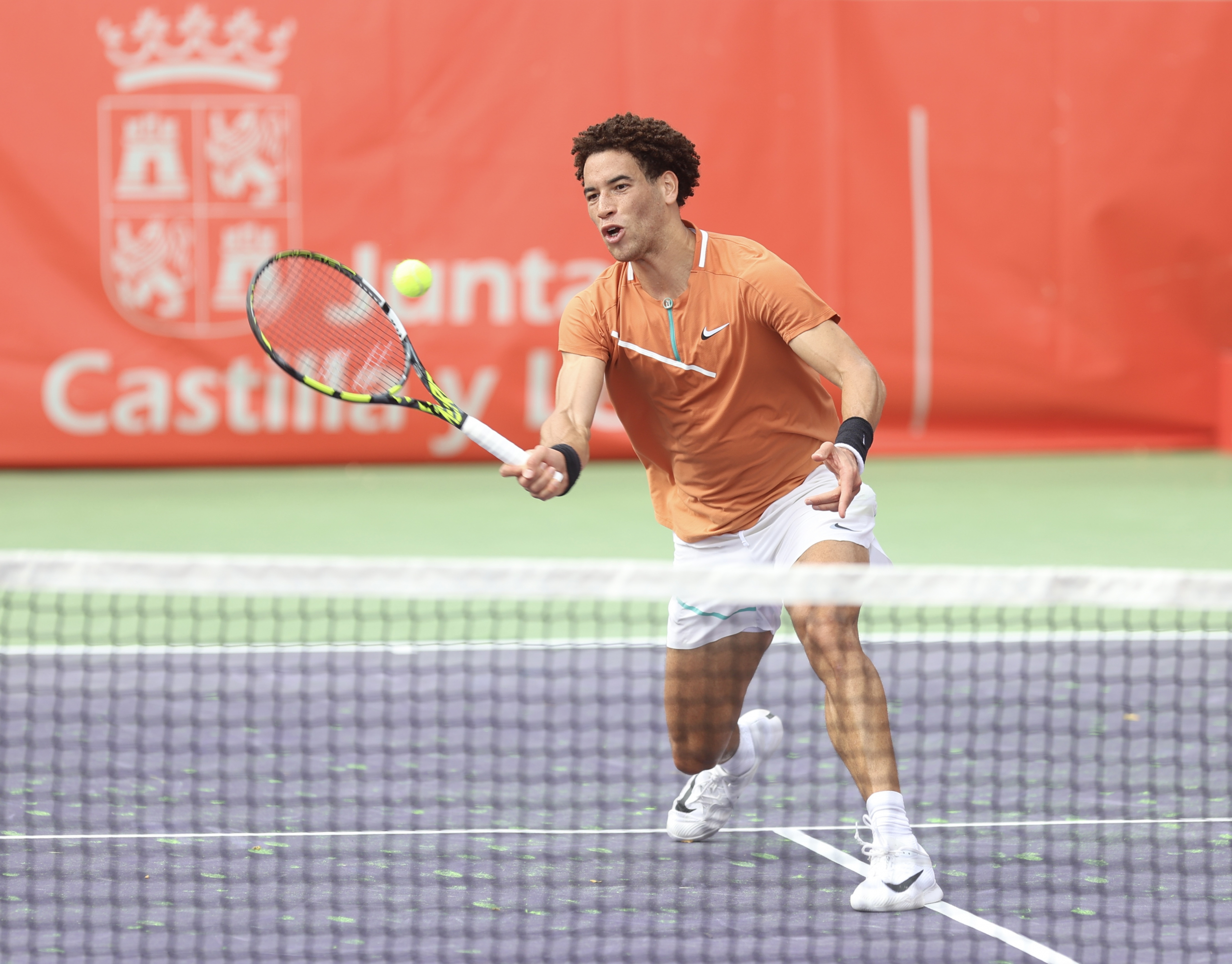 Rafa Jódar resiste para alcanzar los cuartos en El Espinar