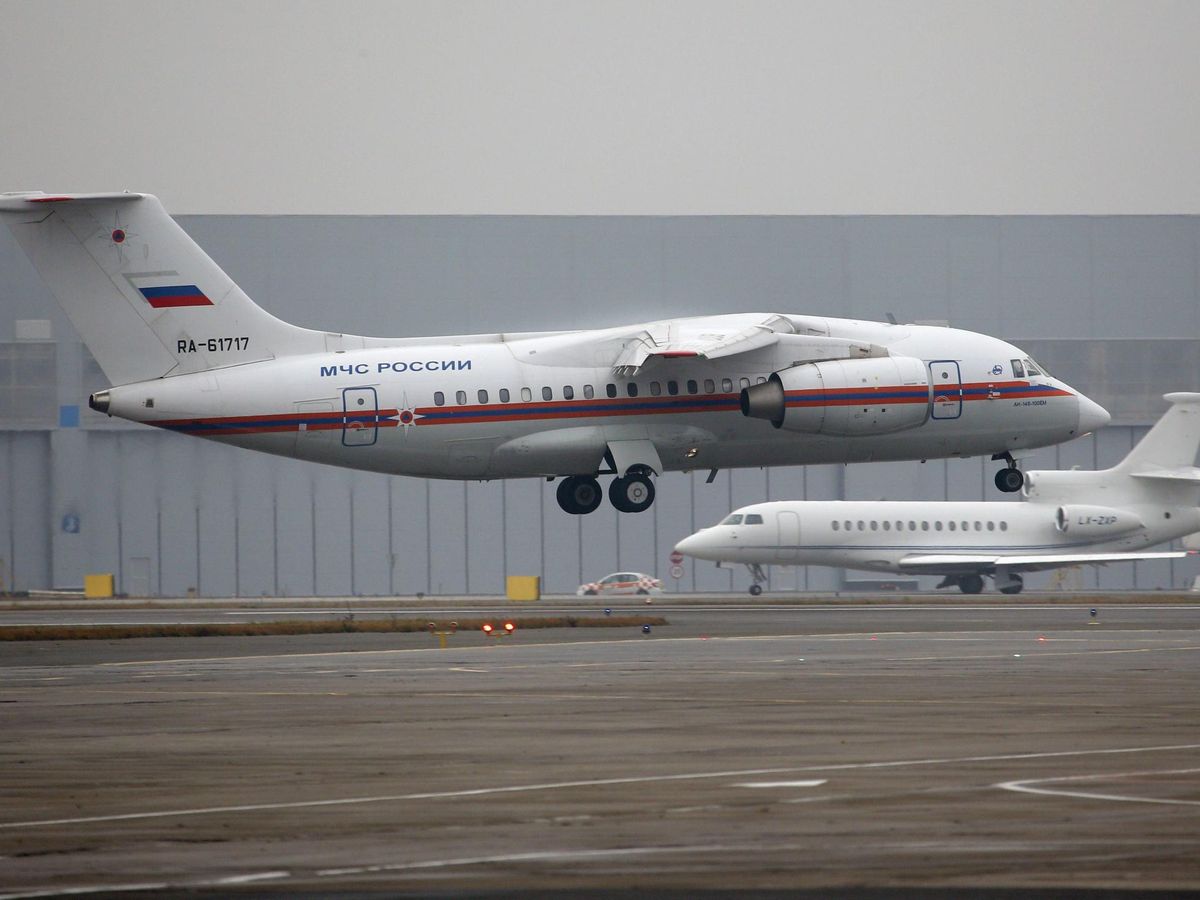 Un avión con 43 pasajeros, entre ellos cinco niños, se estrella en ...