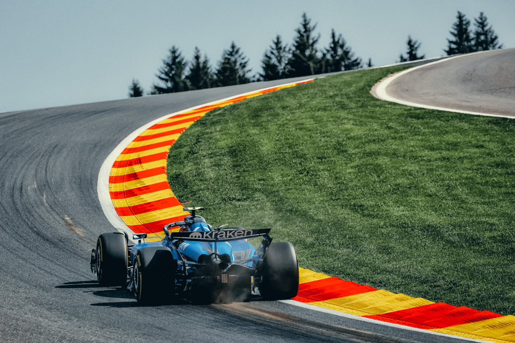 Minipole para Piastri y un sexto que premia a un gran Carlos Sainz