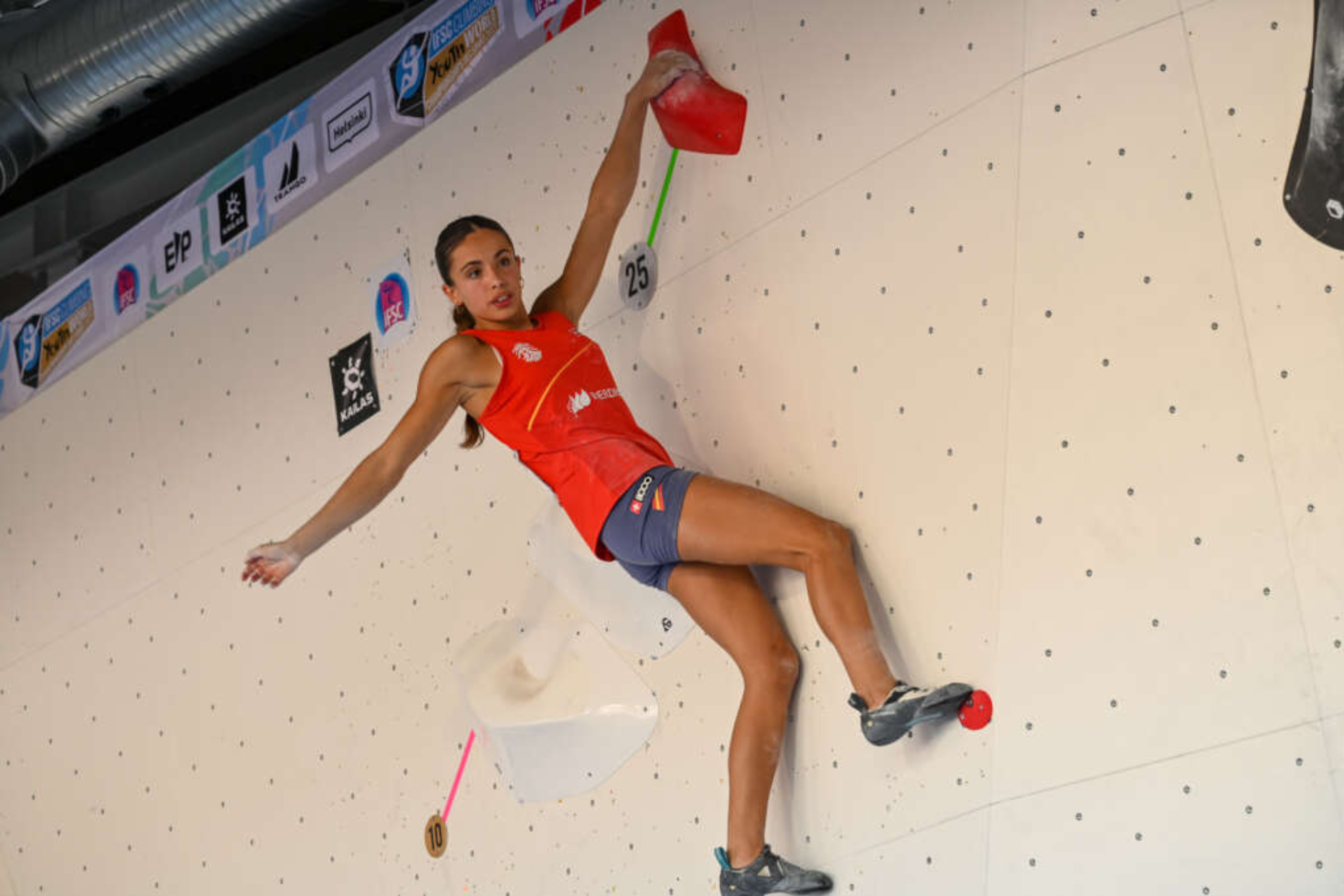 Geila Macià, la nueva perla de la escalada española reina en el Mundial ...