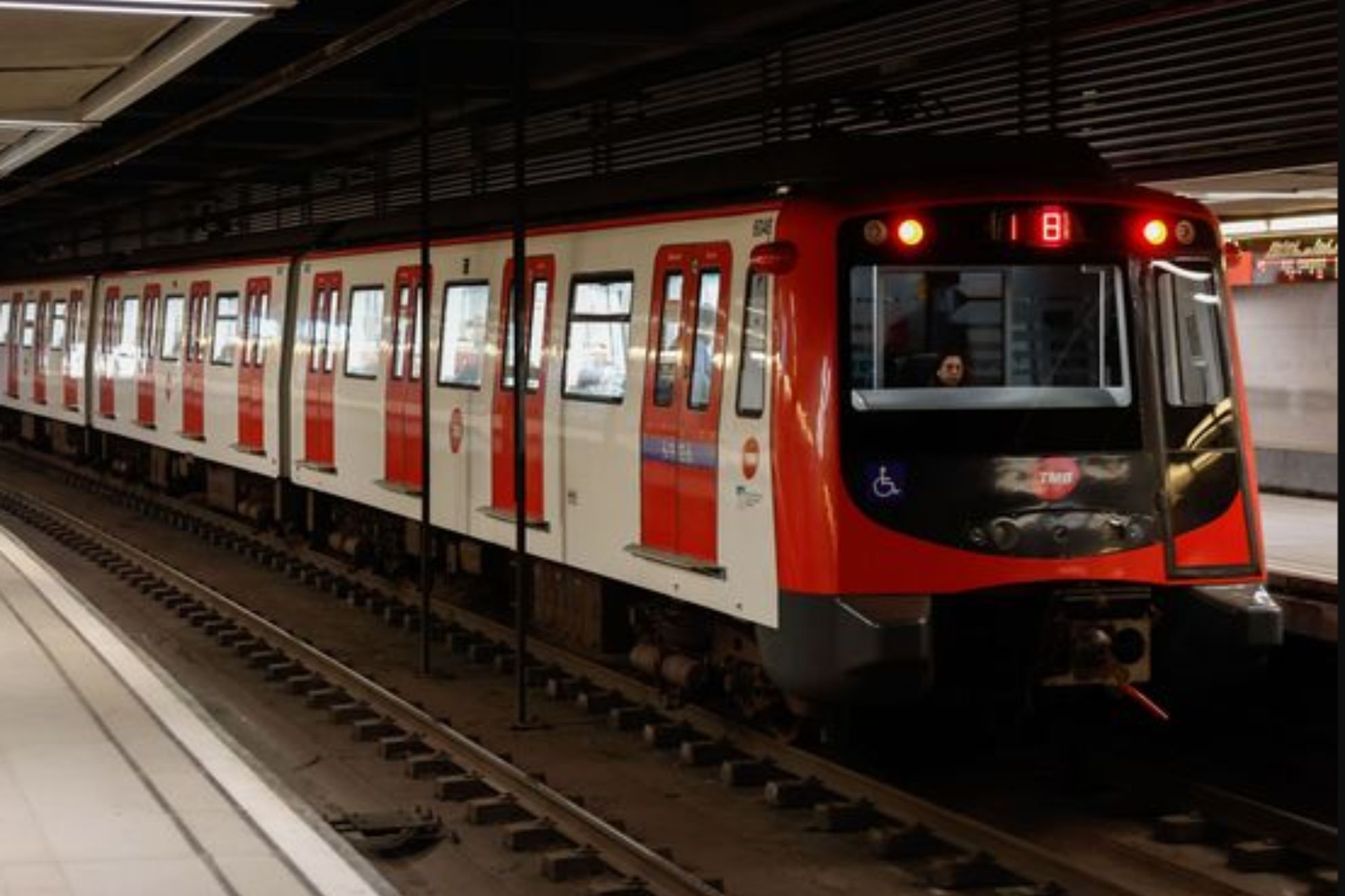 Una fuerte pelea en el metro de Barcelona desata el caos y deja heridos ...