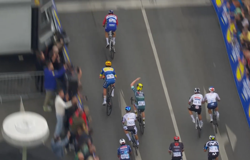 Van Poppel relegado tras un polémico esprint con Brennan y Waerenskjold ...