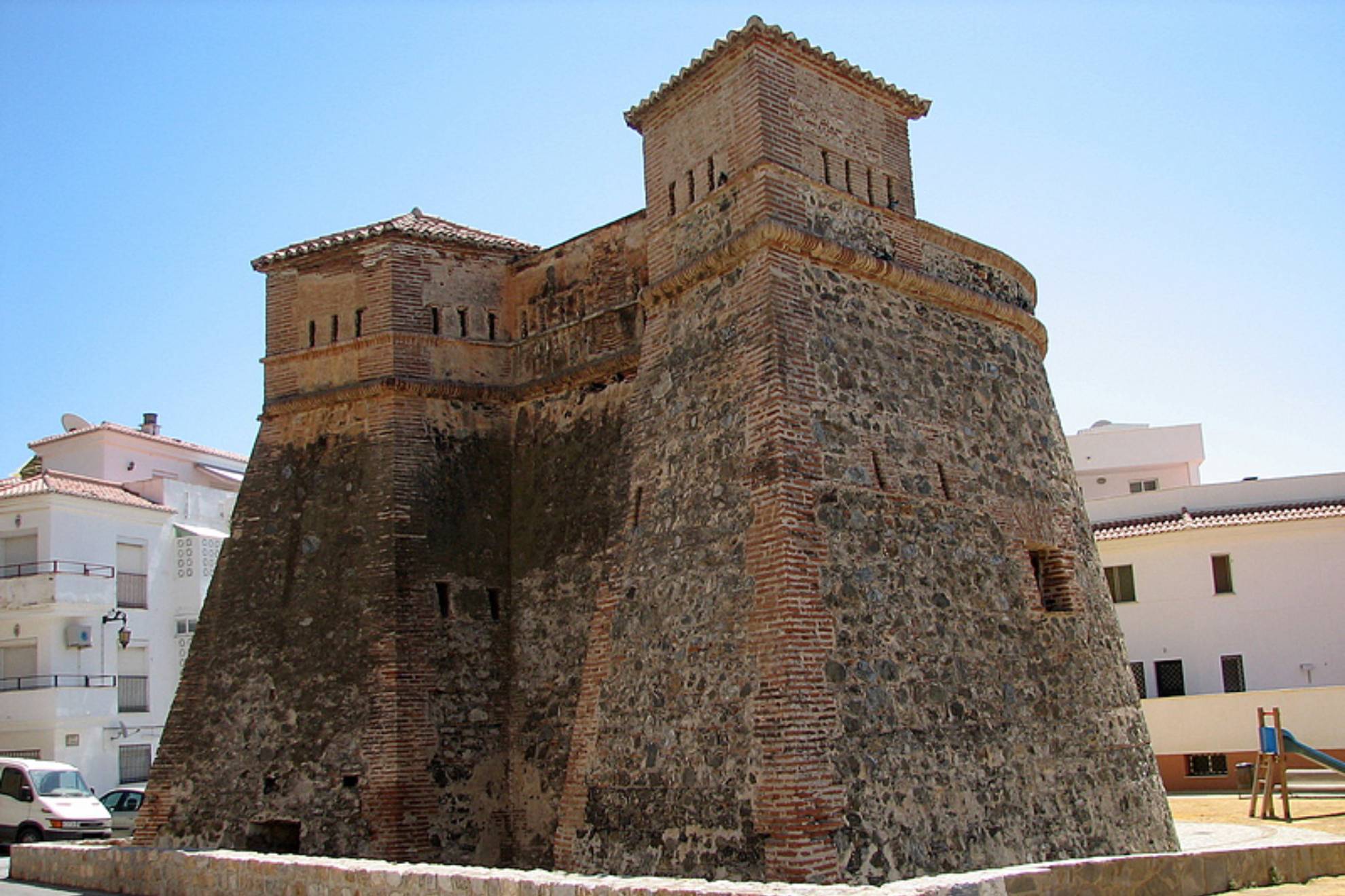 El triste adiós de una torre de Granada: un monumento histórico que hoy ...