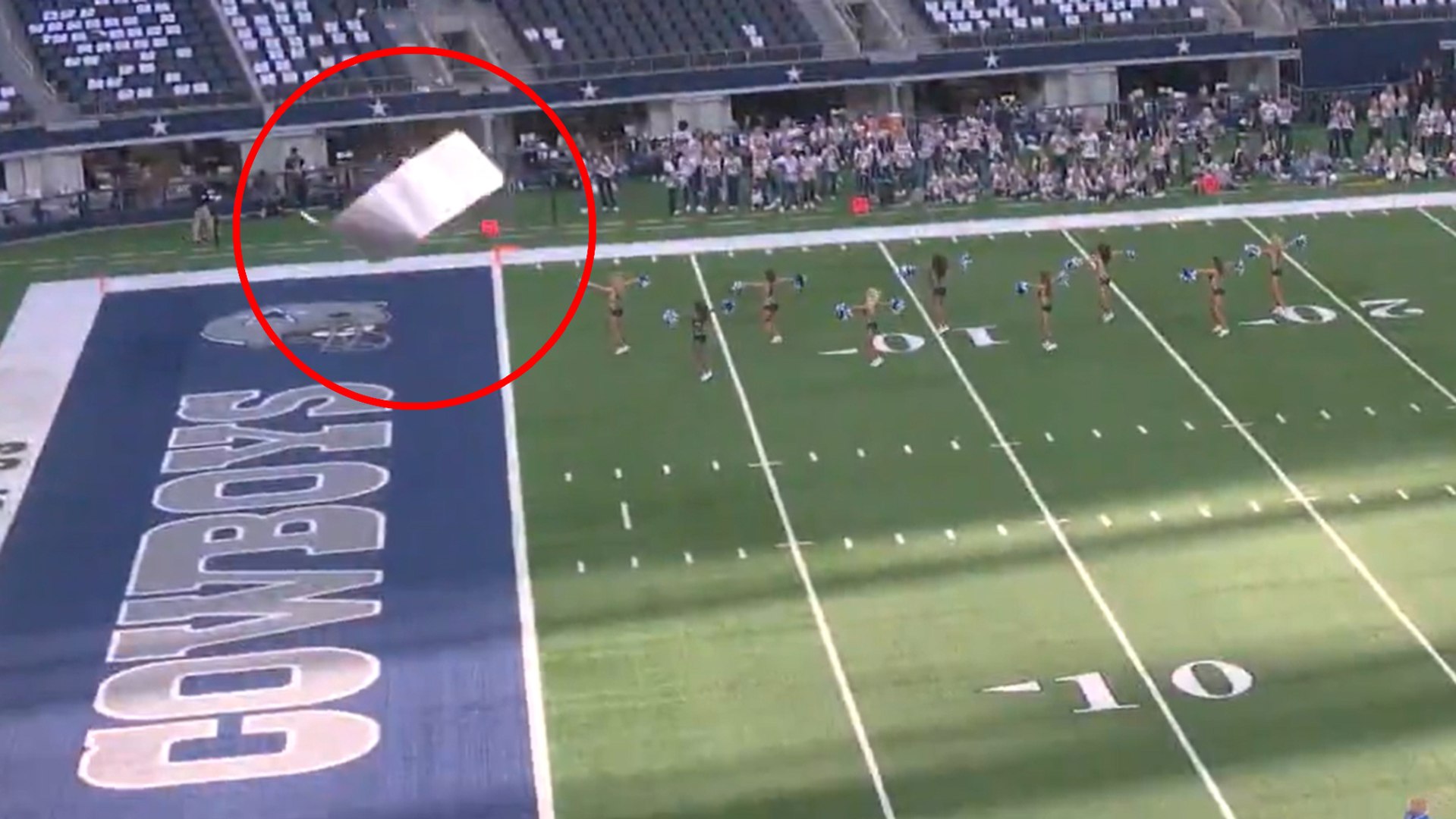 Se roza la tragedia antes del Dallas: abren el techo del estadio... y ...