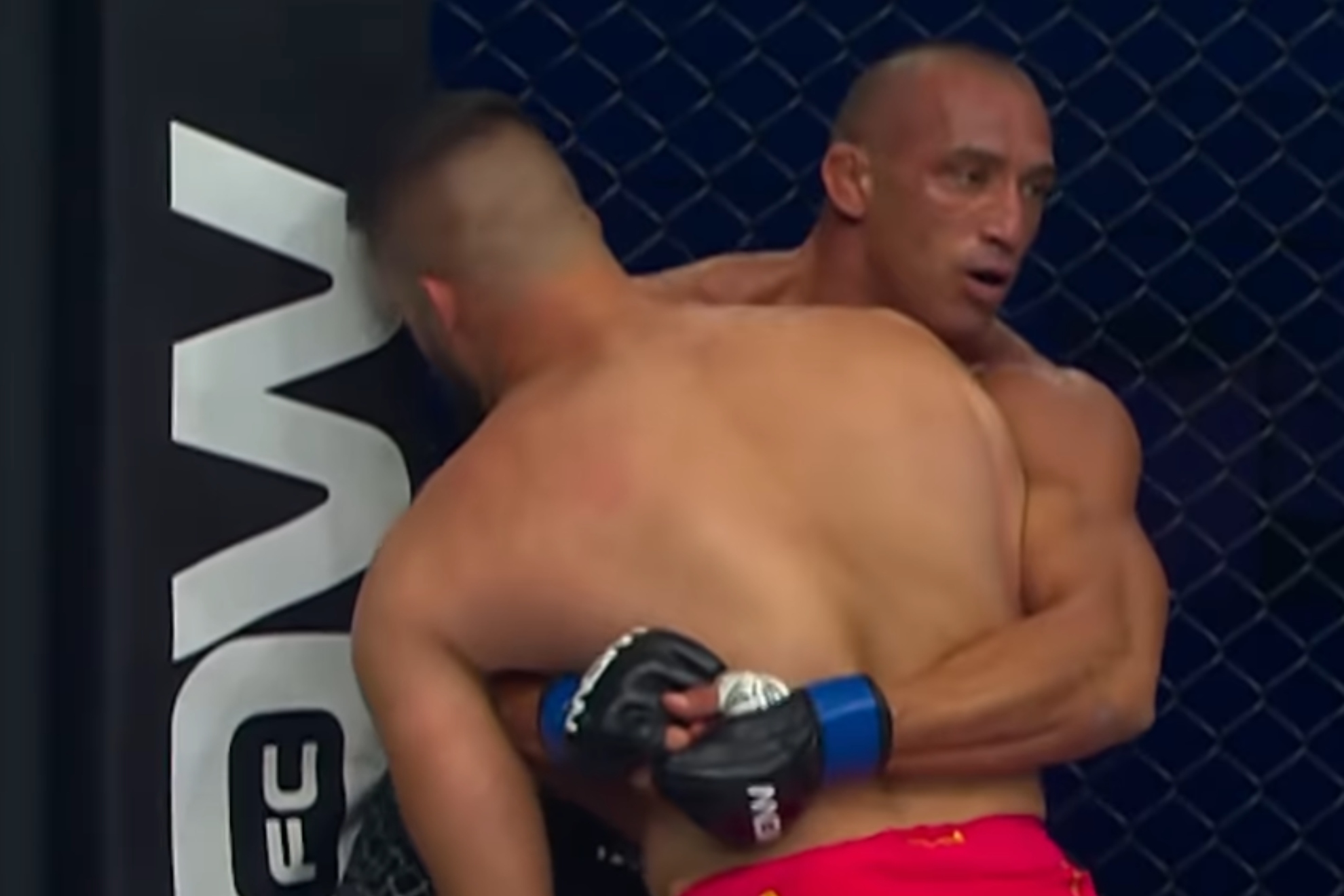 Enoc Solves somete a Darwin Rodríguez y se convierte en nuevo campeón ...