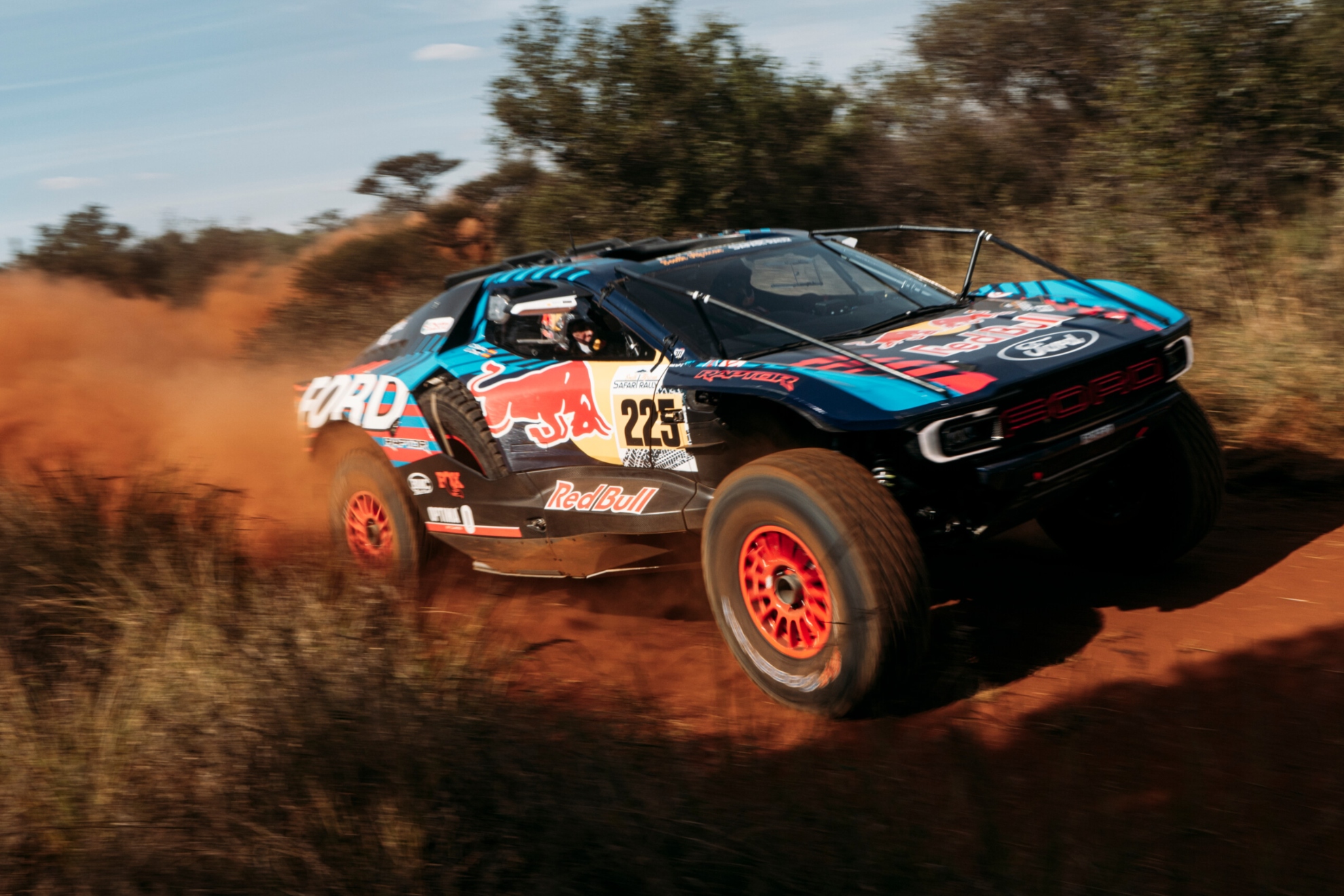 Carlos Sainz estrenará el Ford Raptor evolucionado para el Dakar 2026 ...