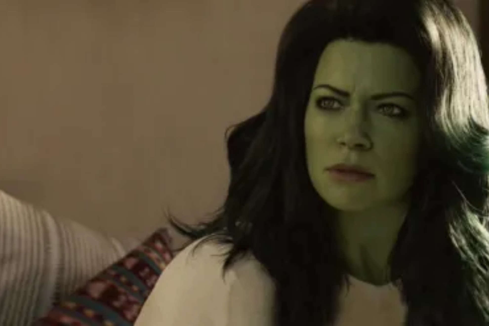 La actriz de 'She Hulk', Tatiana Maslany, sale en defensa de Jimmy ...