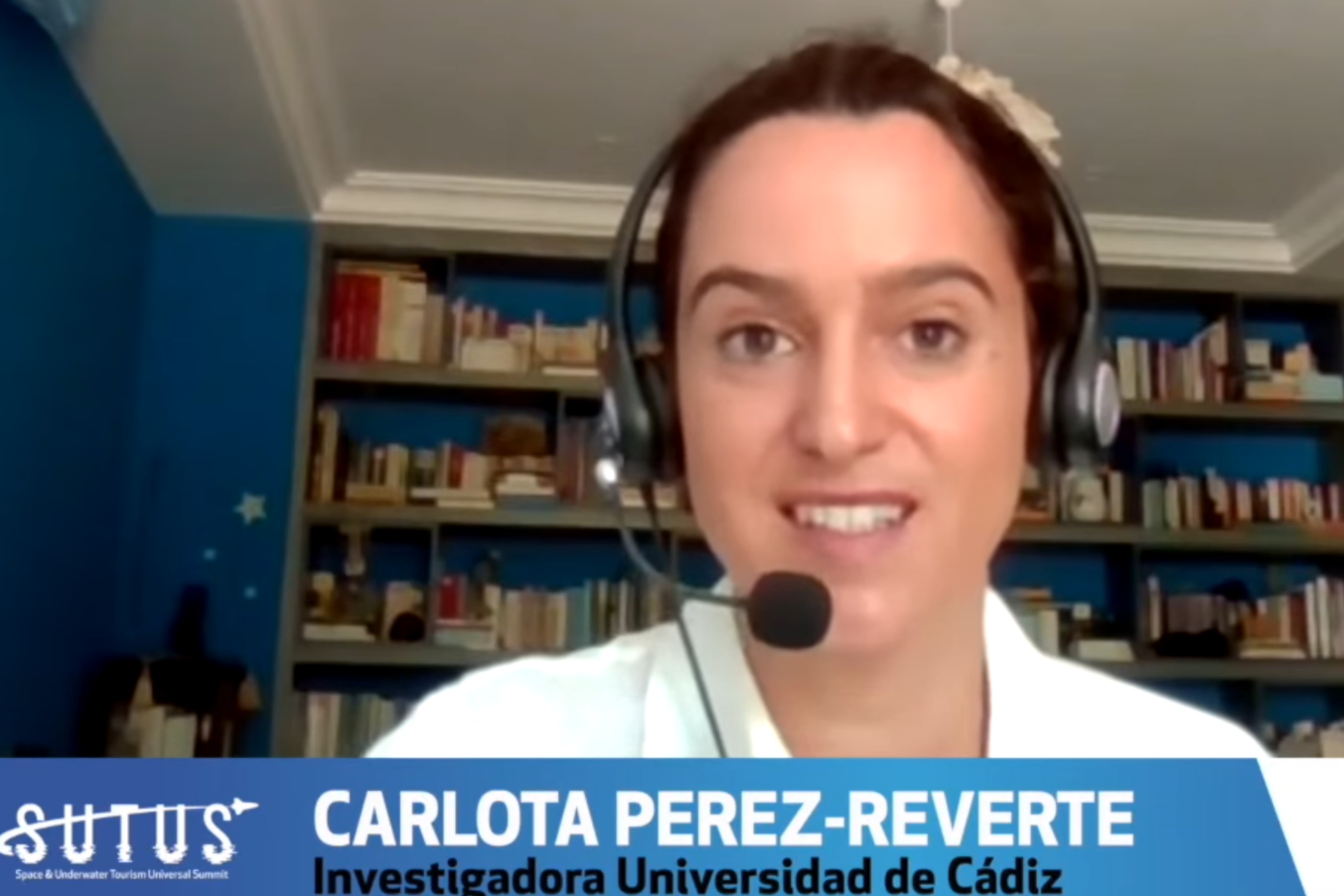 Así es la vida de Carlota, hija de Pérez-Reverte: arqueóloga, escritora ...