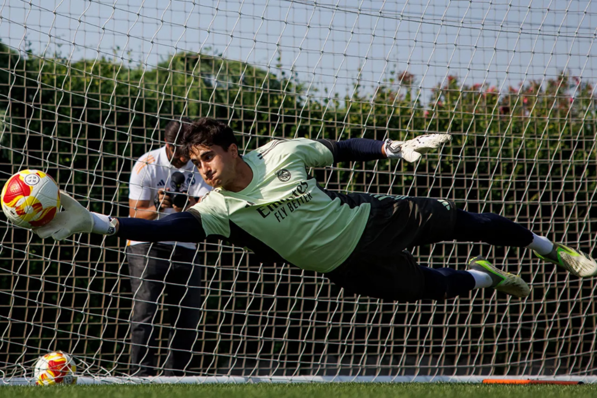 Quién es Javi Navarro, de delantero a tercer portero de Xabi en la ...