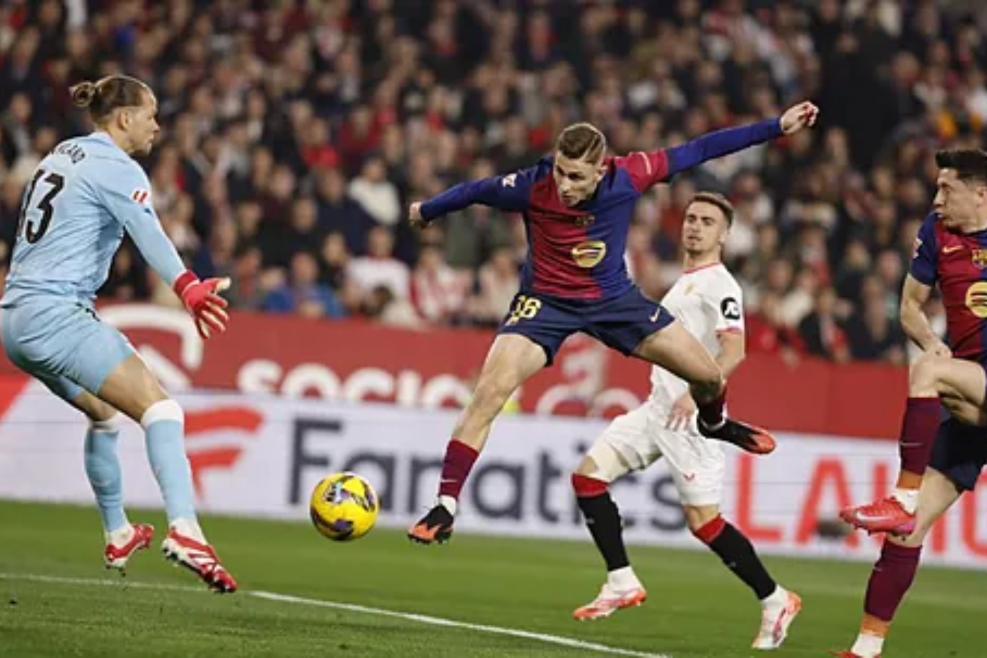 Aún puedes conseguir entradas para el Sevilla - Barcelona de la jornada ...