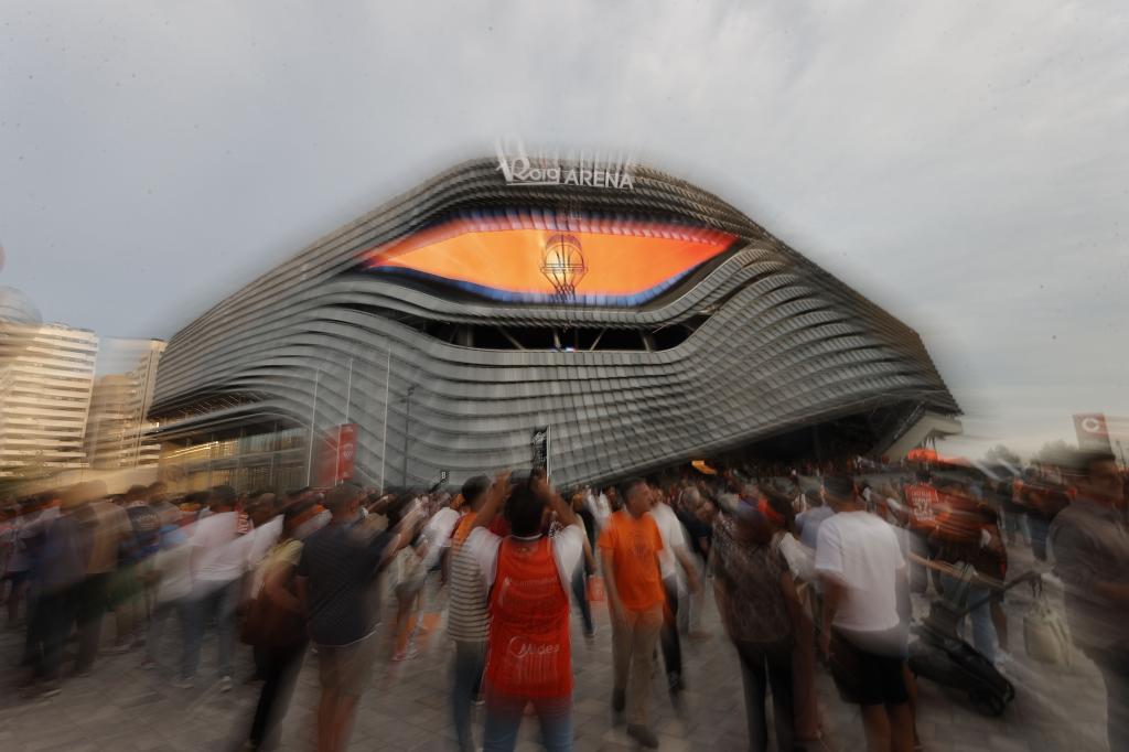 De Larrea pone el lazo al apoteósico estreno del nuevo Roig Arena