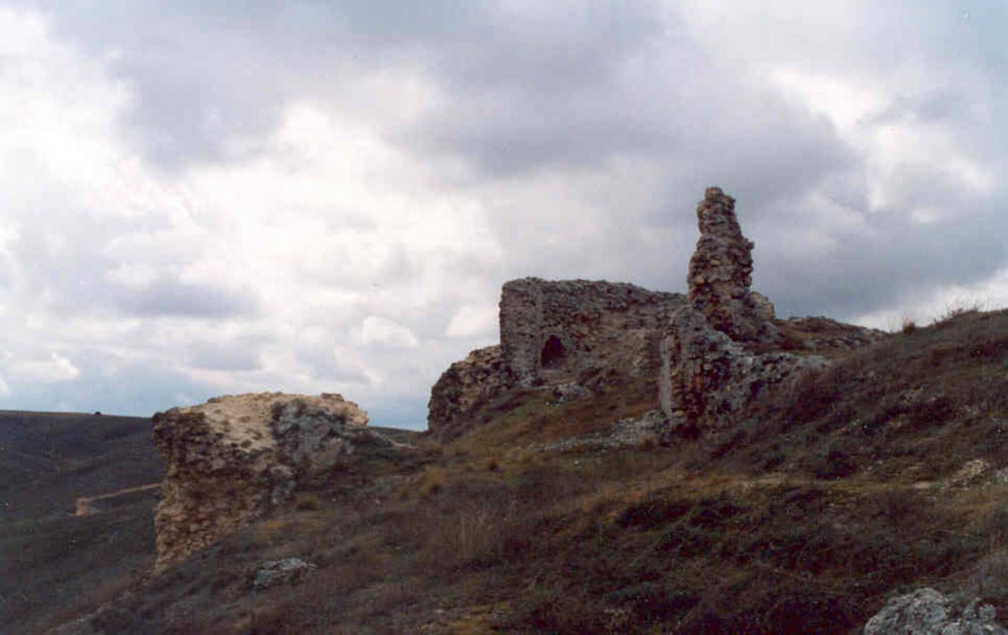 El castillo en ruinas de Cuenca que es un monumento medieval de enorme ...