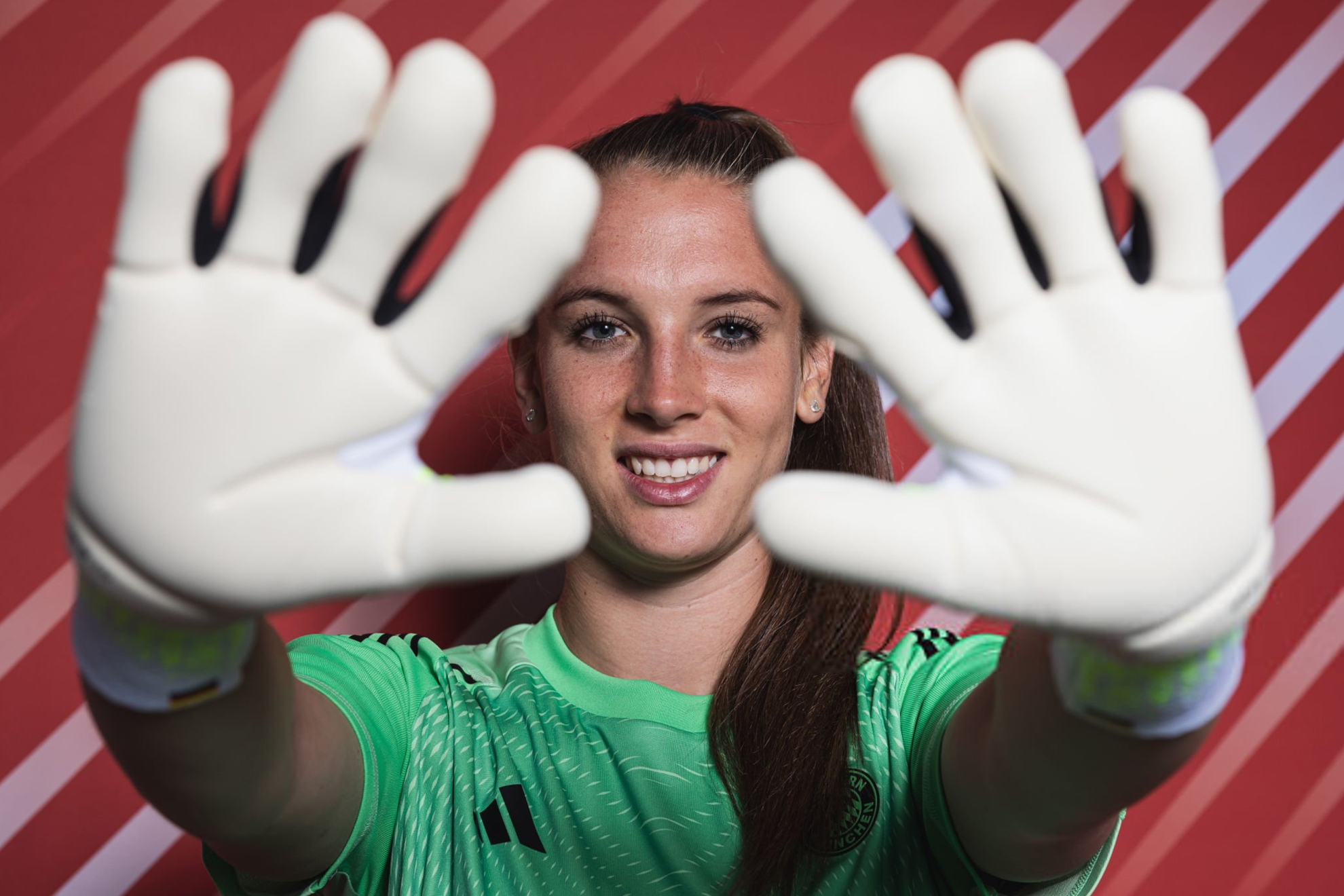 Ena Mahmutović, la portera despistada y con alma de extremo que quiere ...