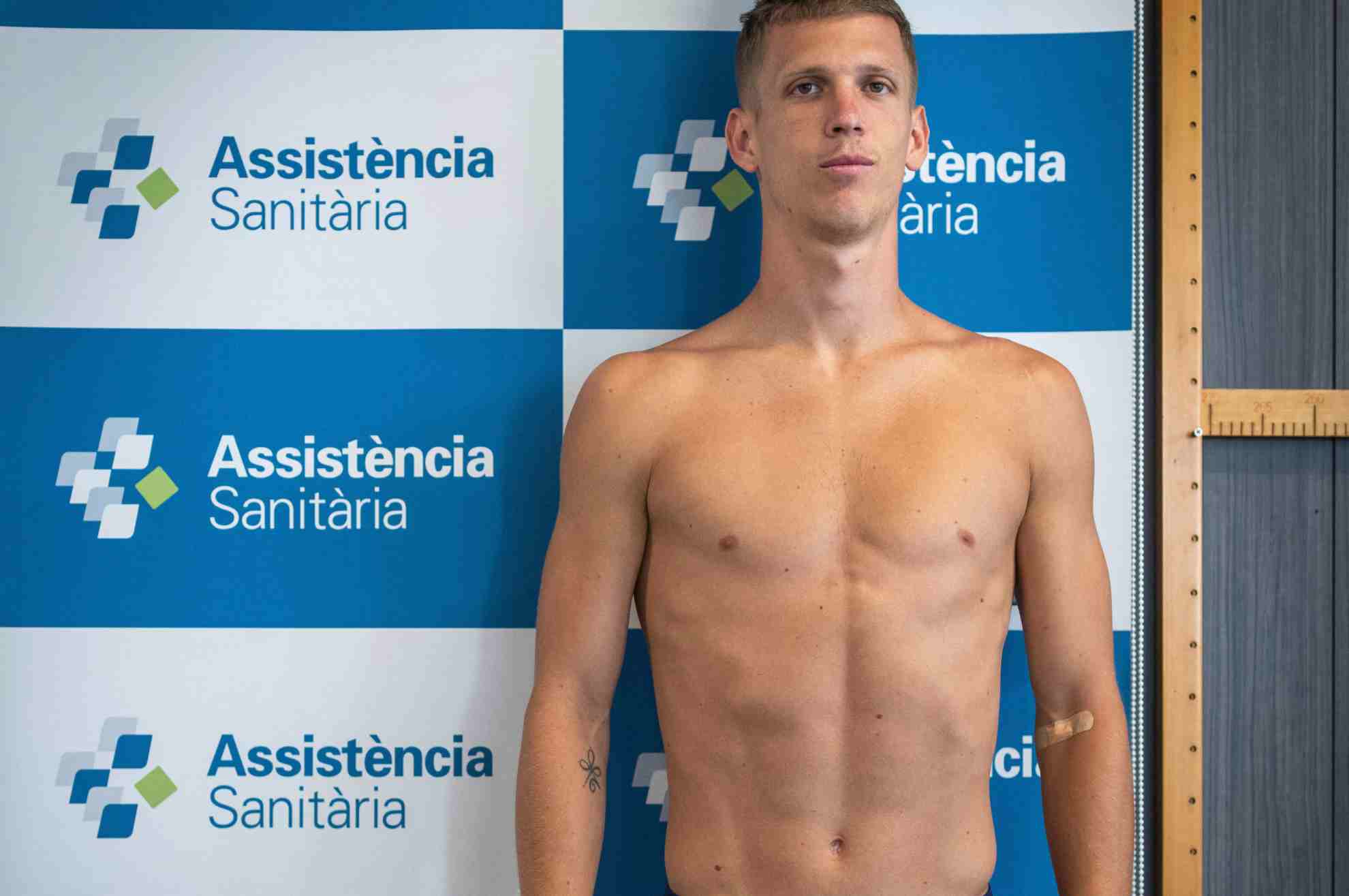 Olmo ya está en Barcelona: el lunes, pruebas para ver si llega al Clásico