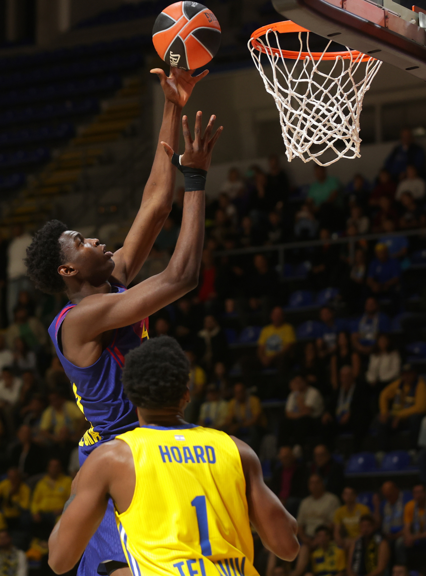 El coloso adolescente de 2,14 m. que el Barcelona le birló al ...