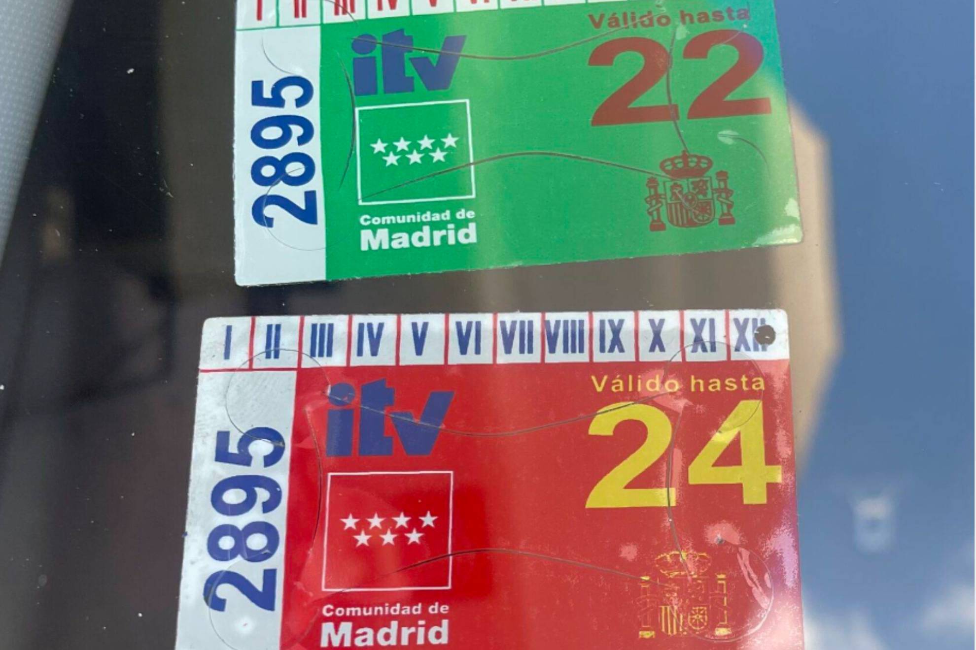 El código secreto de la pegatina de la ITV que cambia cada año de color ...